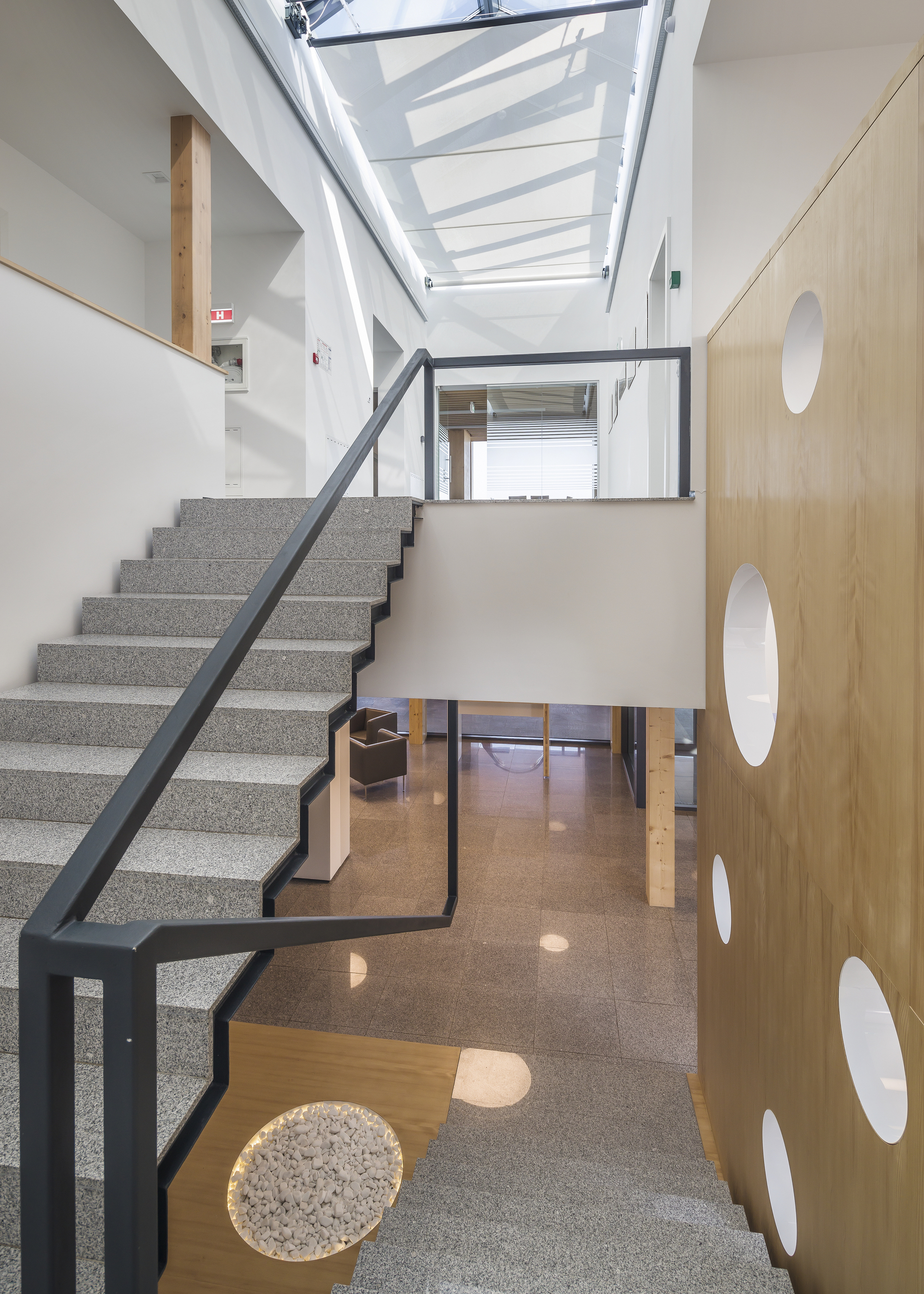 Gallery of CLT Multi Confort Office Building / Tecto - 16