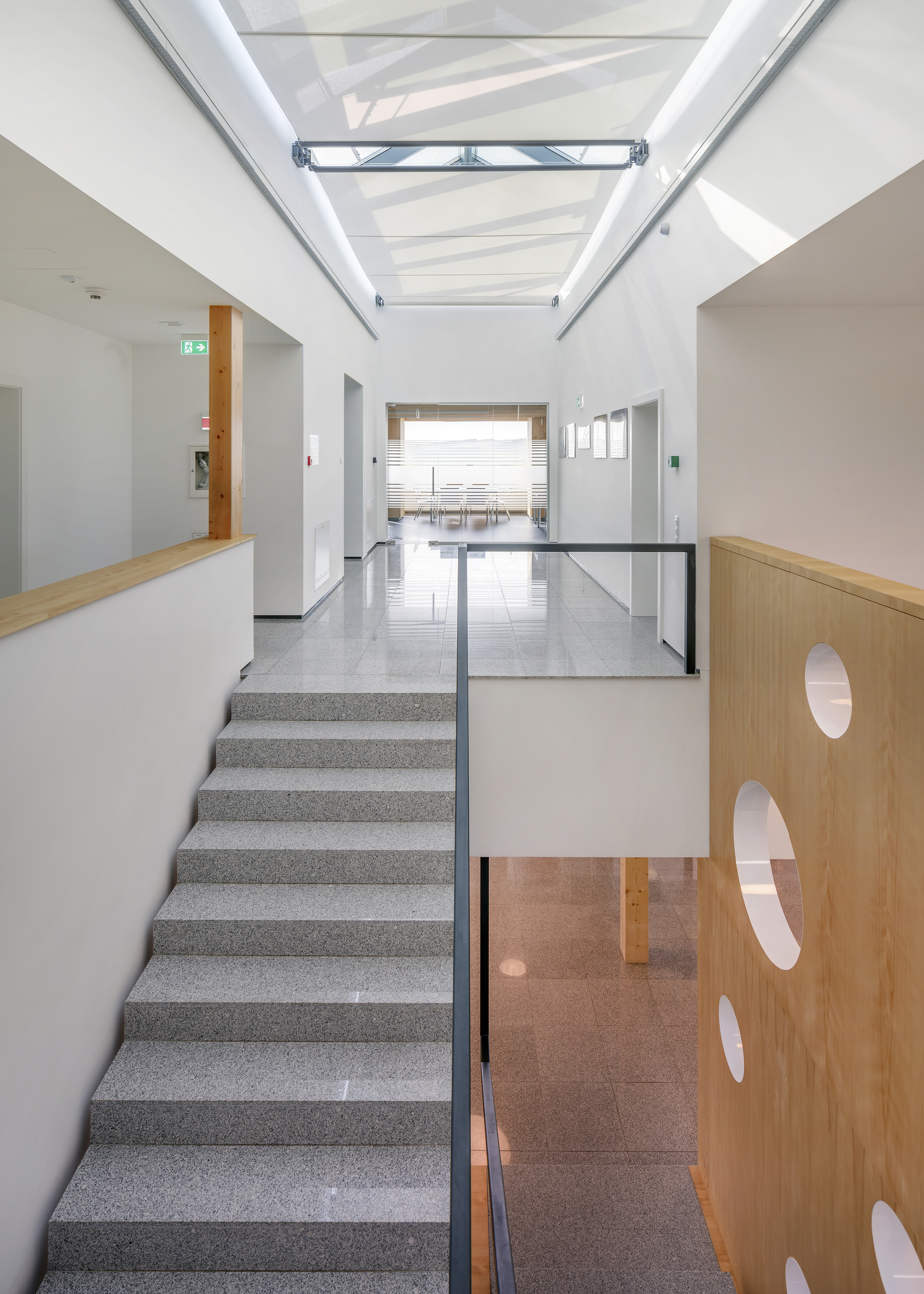 Gallery of CLT Multi Confort Office Building / Tecto - 10