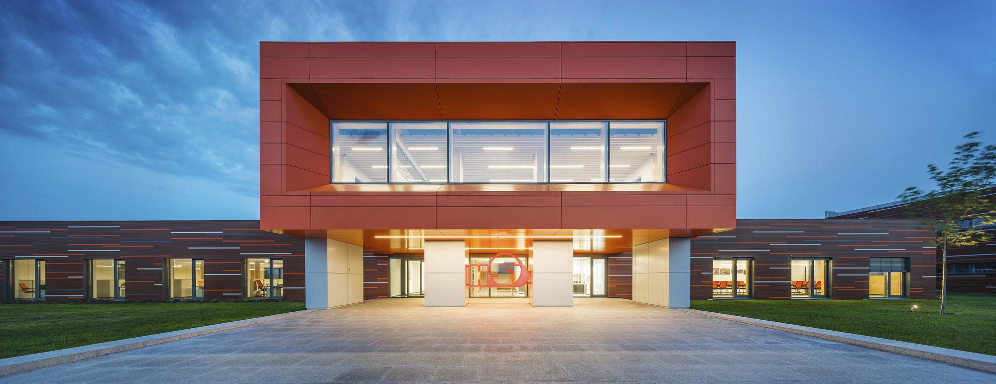 Gallery of CLT Multi Confort Office Building / Tecto - 11