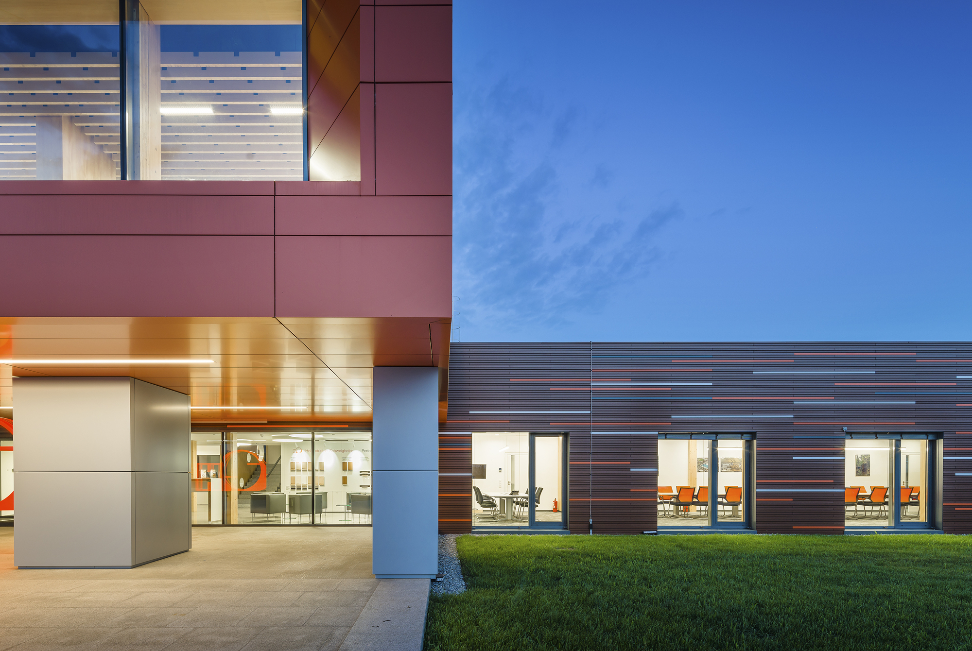 Gallery of CLT Multi Confort Office Building / Tecto - 13