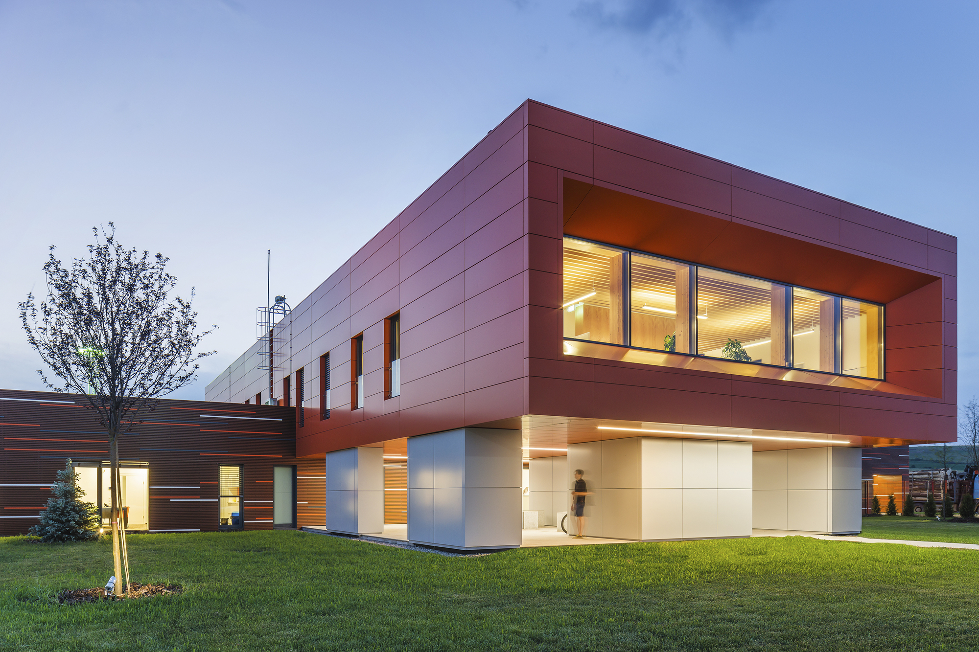 Gallery of CLT Multi Confort Office Building / Tecto - 12