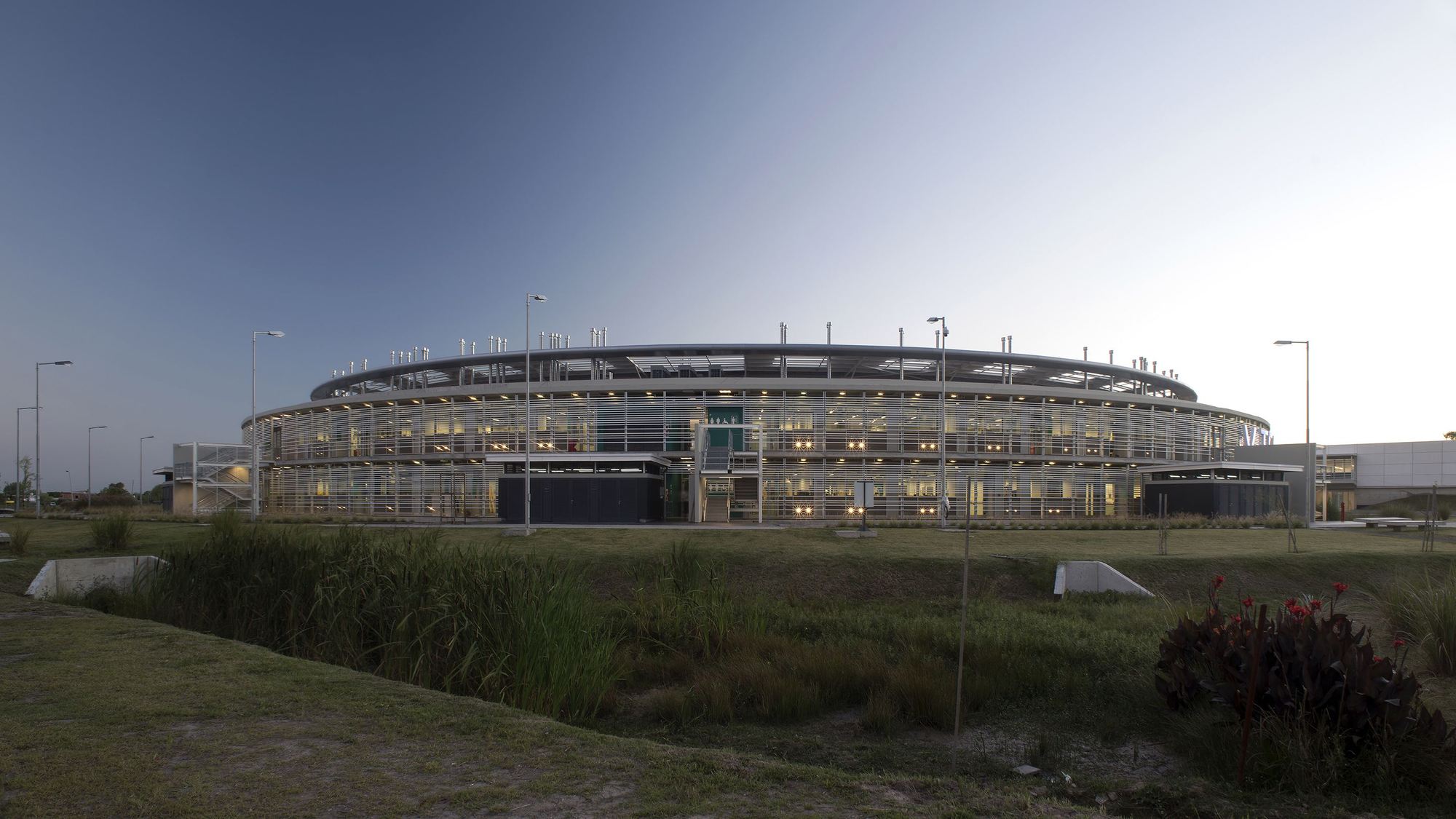 Gallery of Y-TEC Technologic Center / Antonini Schön Zemborain ...
