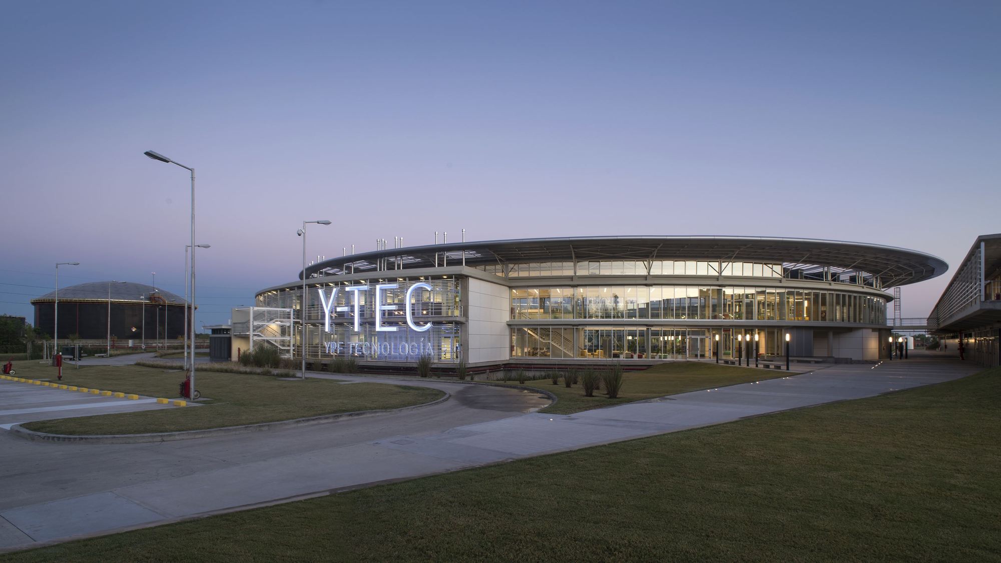 Gallery of Y-TEC Technologic Center / Antonini Schön Zemborain ...