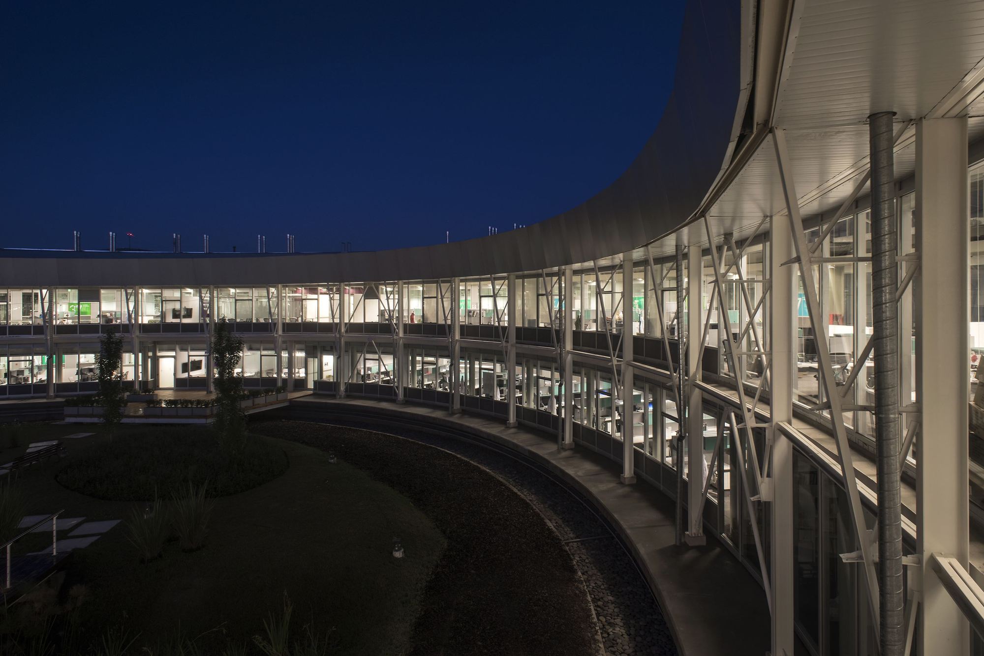 Gallery of Y-TEC Technologic Center / Antonini Schön Zemborain ...