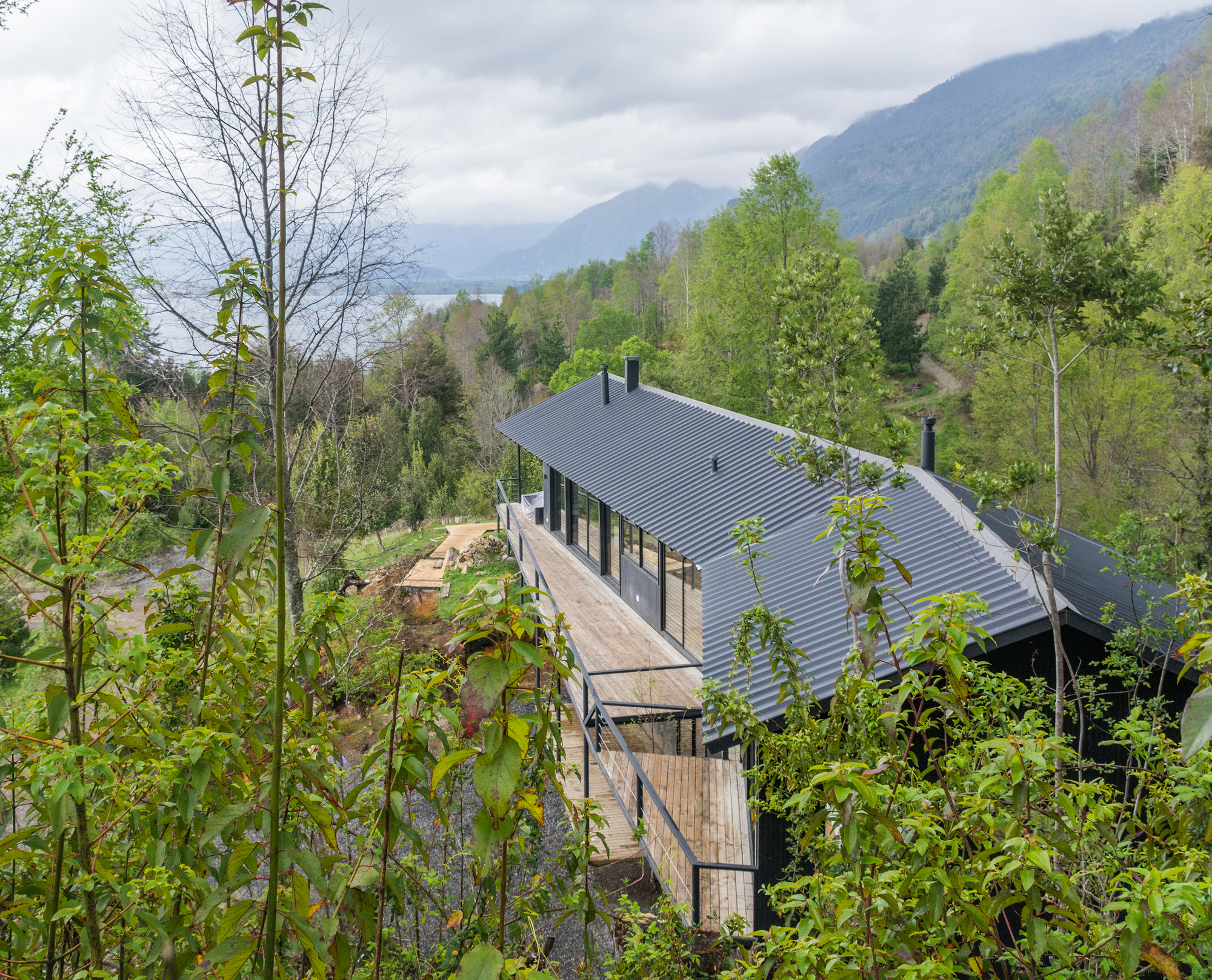 House SM at Calafquén Lake / Claro + Westendarp arquitectos | ArchDaily