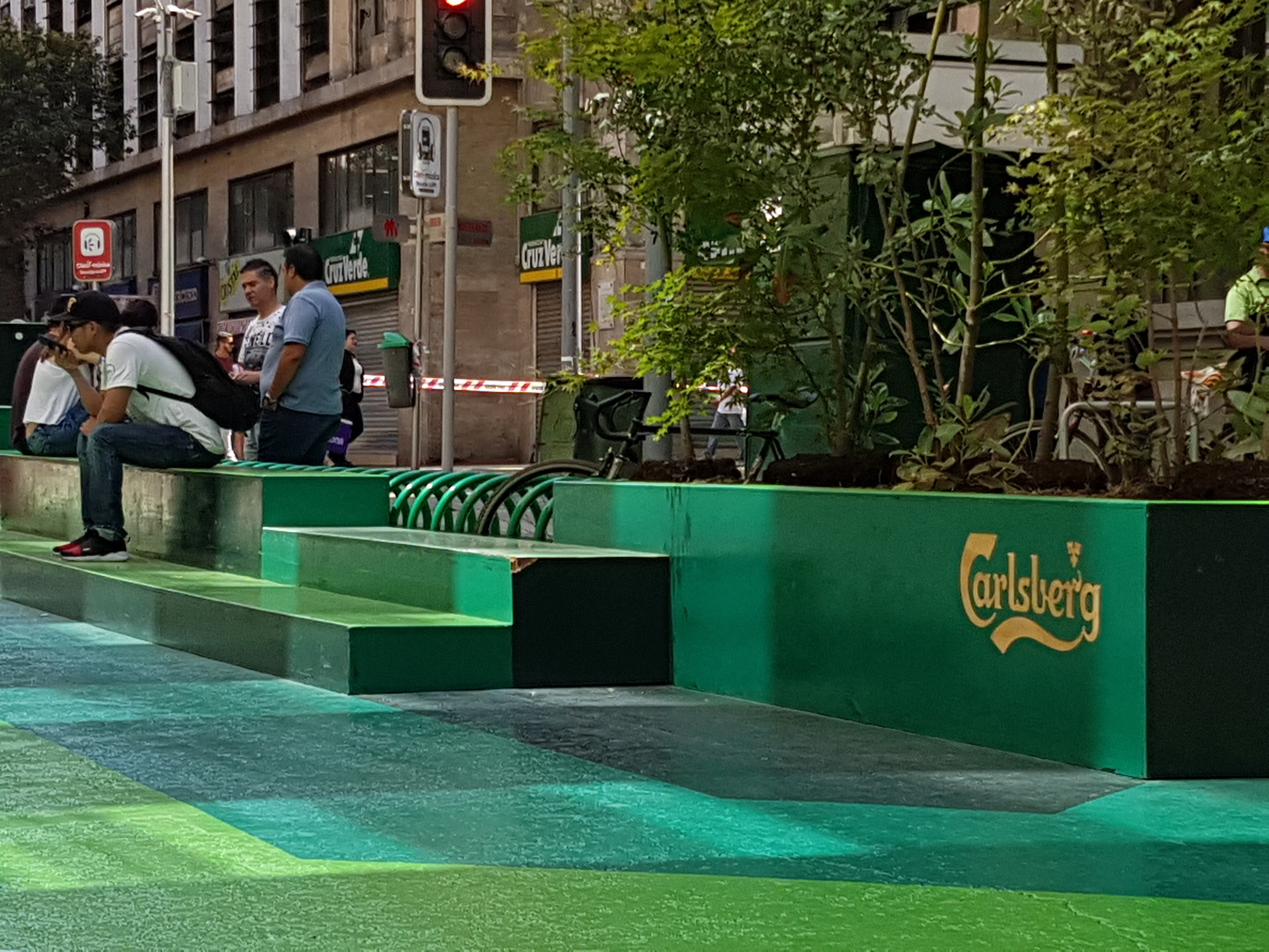 Galería de Colorida intervención busca transformar en paseo peatonal ...