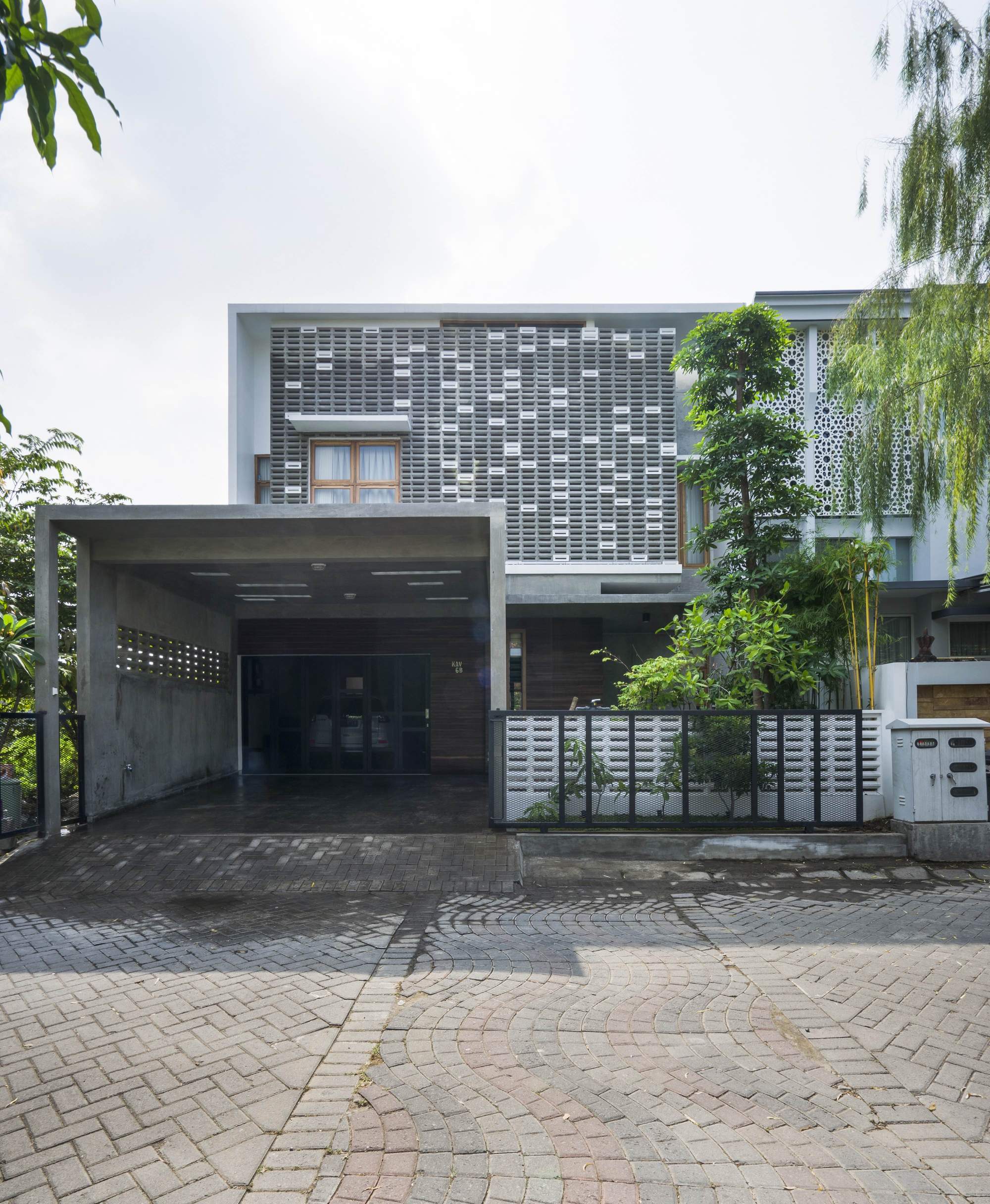 Gallery of House as Tree of Life / Andyrahman Architect - 12