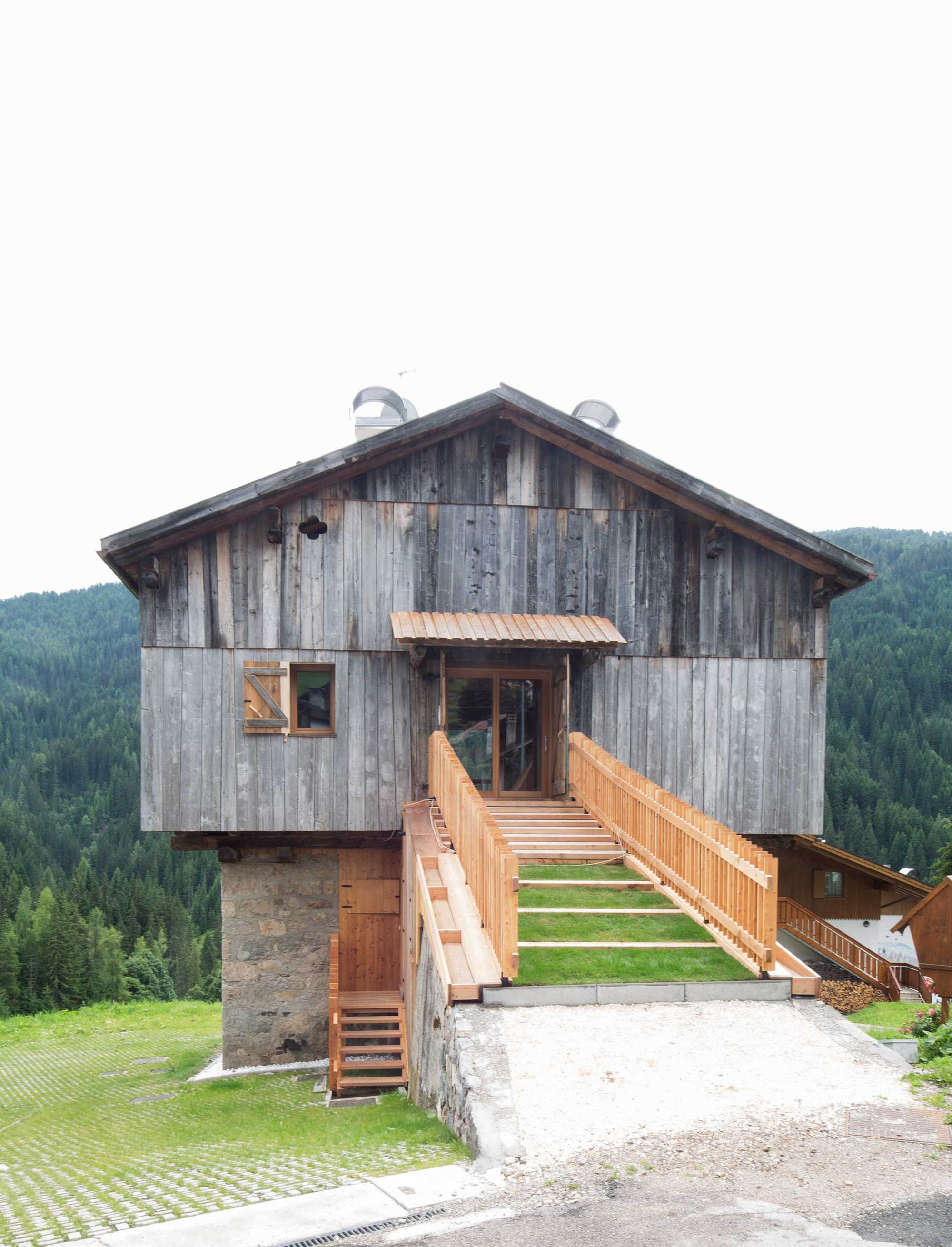 Gallery of Alpine Barn DZ / EXiT architetti associati - 8