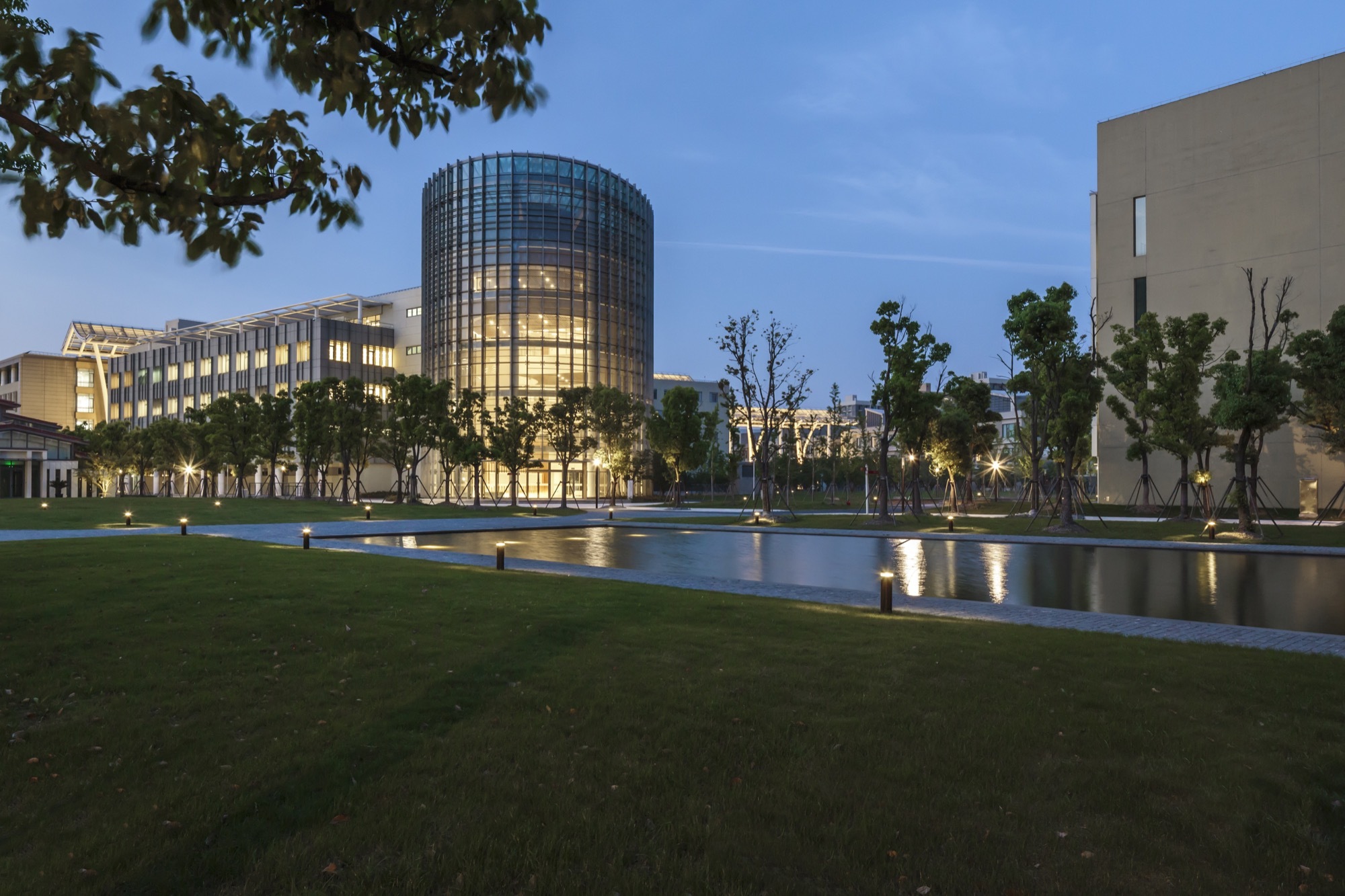 Gallery of ShanghaiTech University / Moore Ruble Yudell - 16