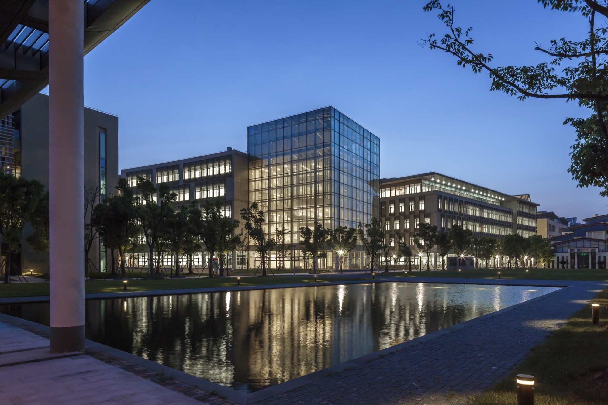 Gallery of ShanghaiTech University / Moore Ruble Yudell - 19