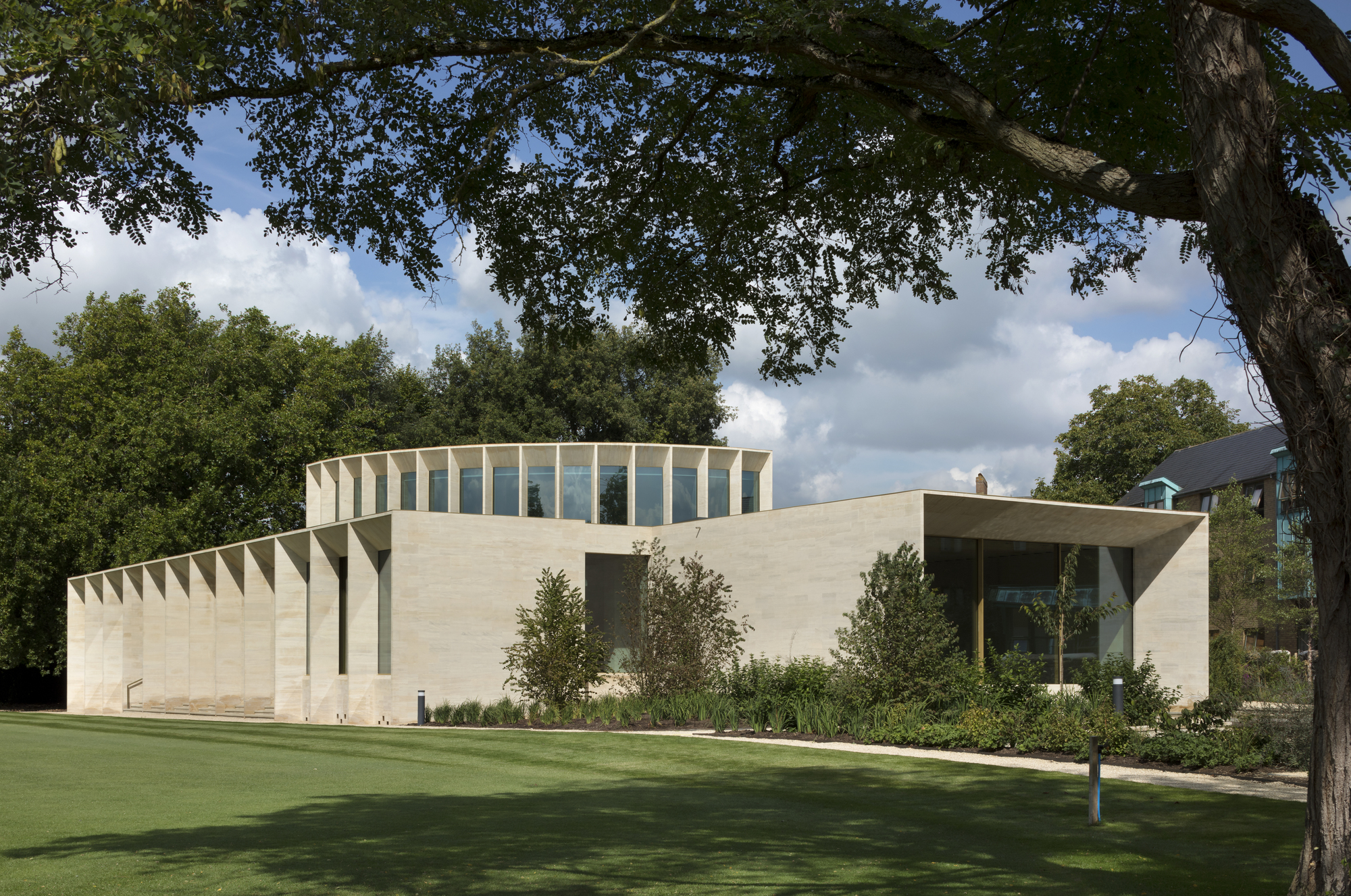 Gallery of Sultan Nazrin Shah Centre / Niall McLaughlin Architects - 25