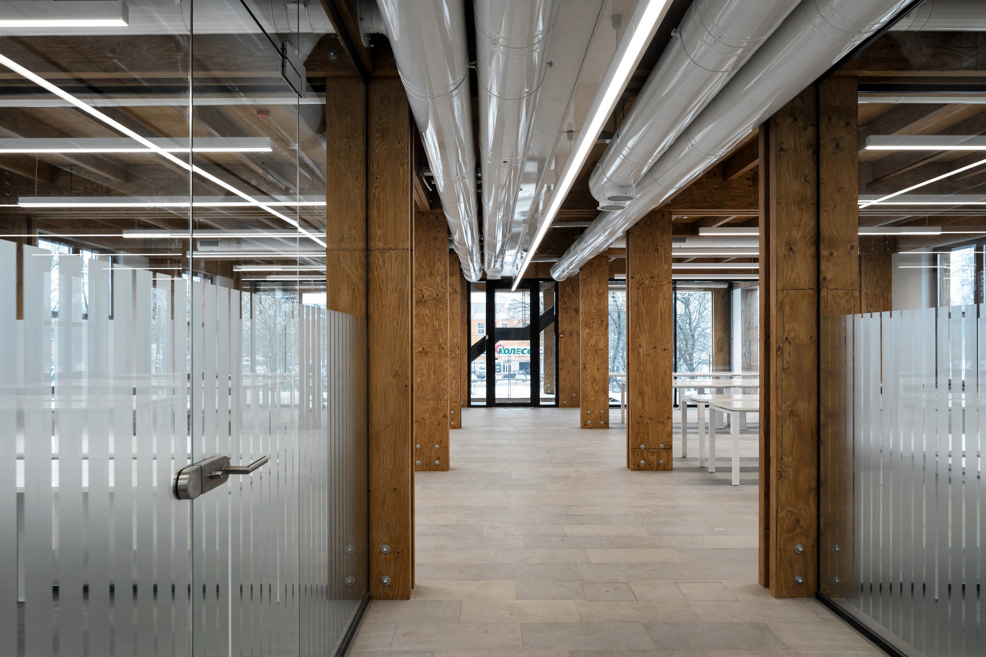 Gallery of Wooden Office / AB CHVOYA - 18