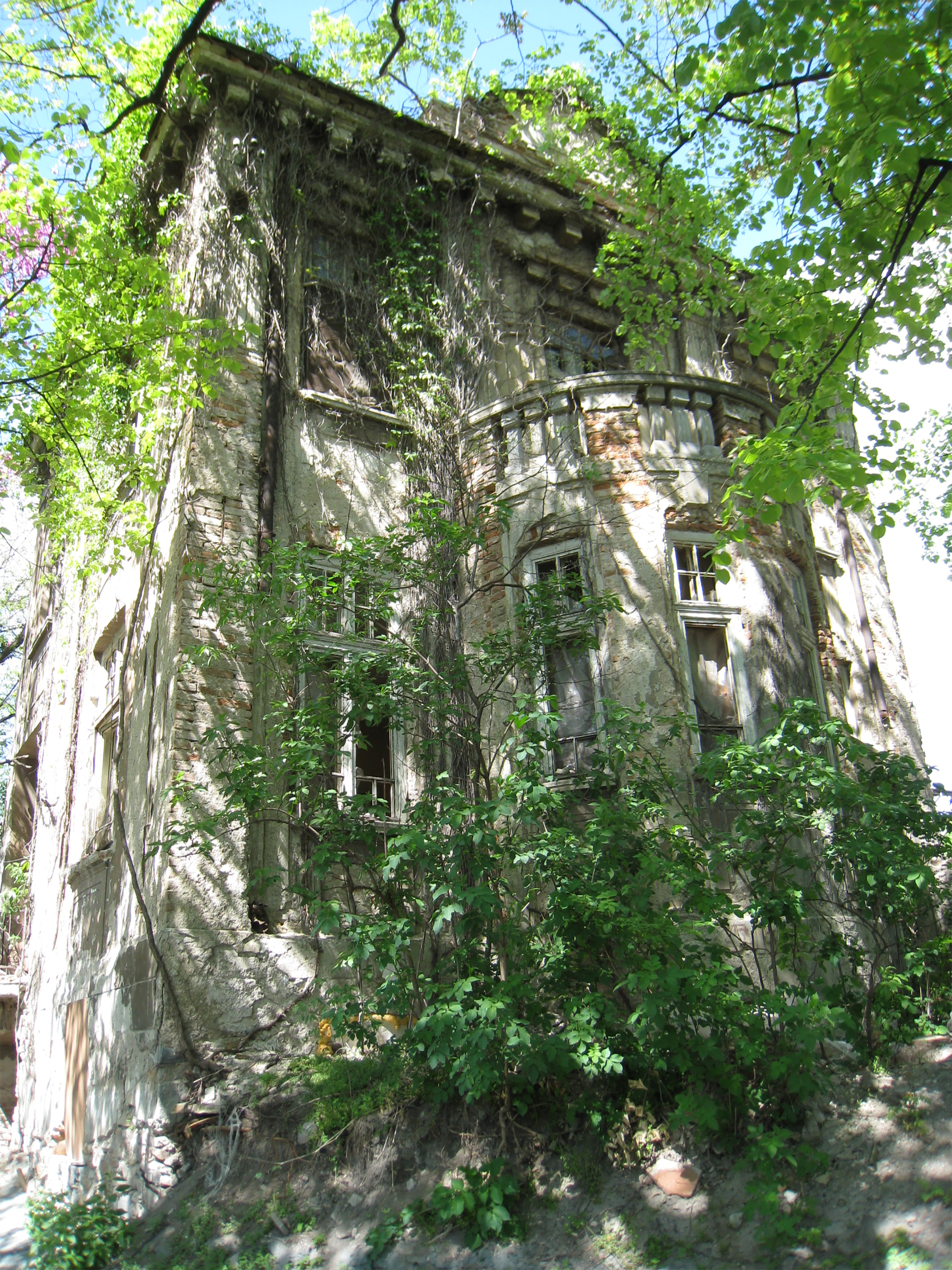 Gallery of White Concrete Old House / I/O architects - 34