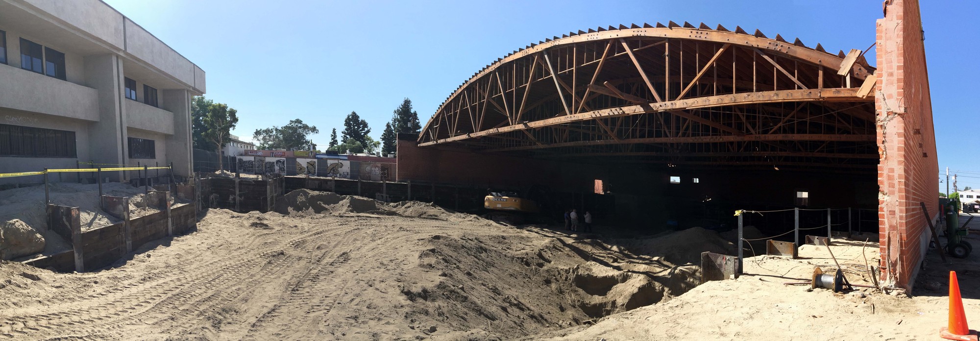 Gallery of P-A-T-T-E-R-N-S Transforms Warehouse into Dynamic Medical ...