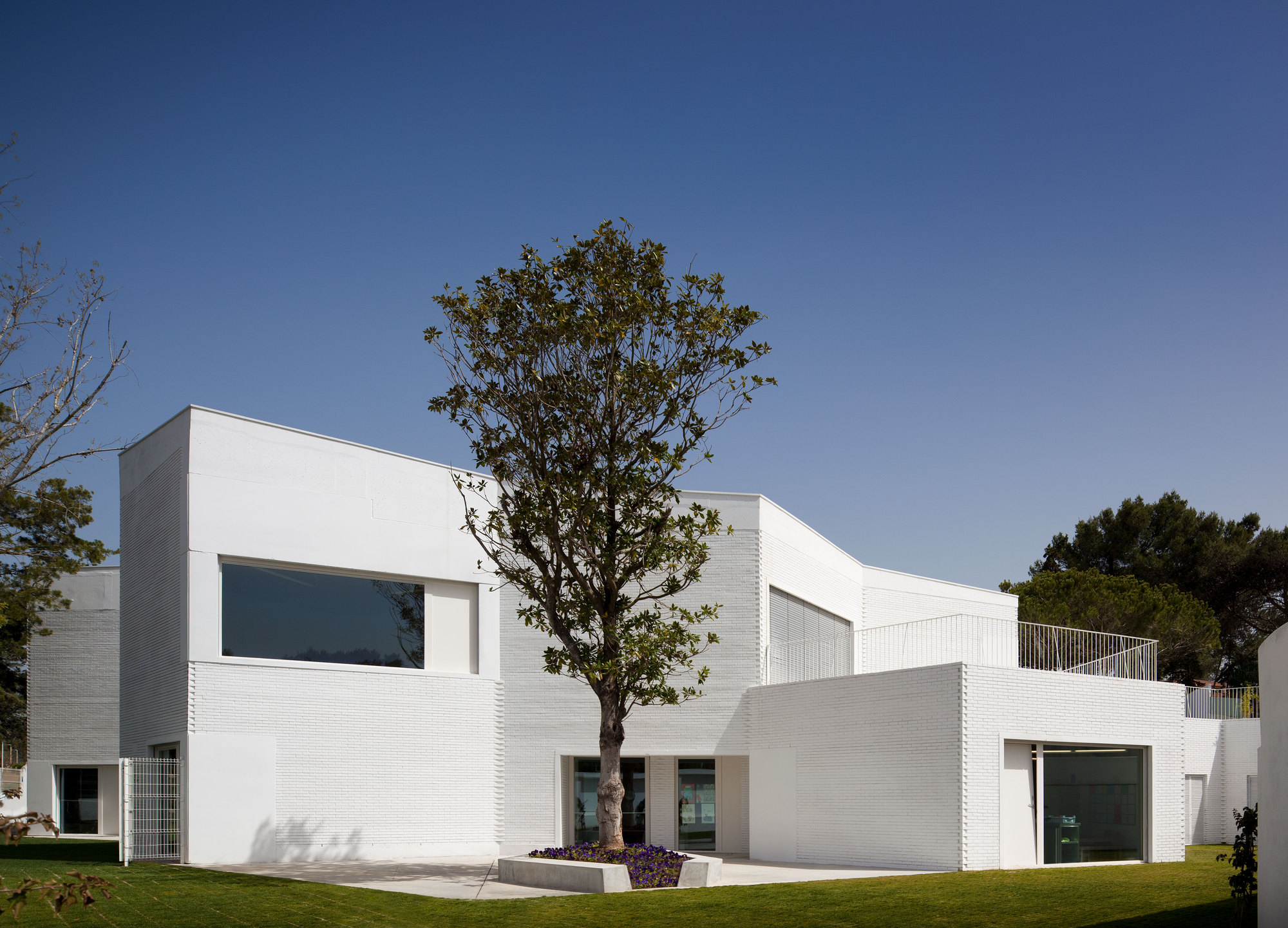 Gallery of Parque Kindergarten / PROMONTORIO - 1