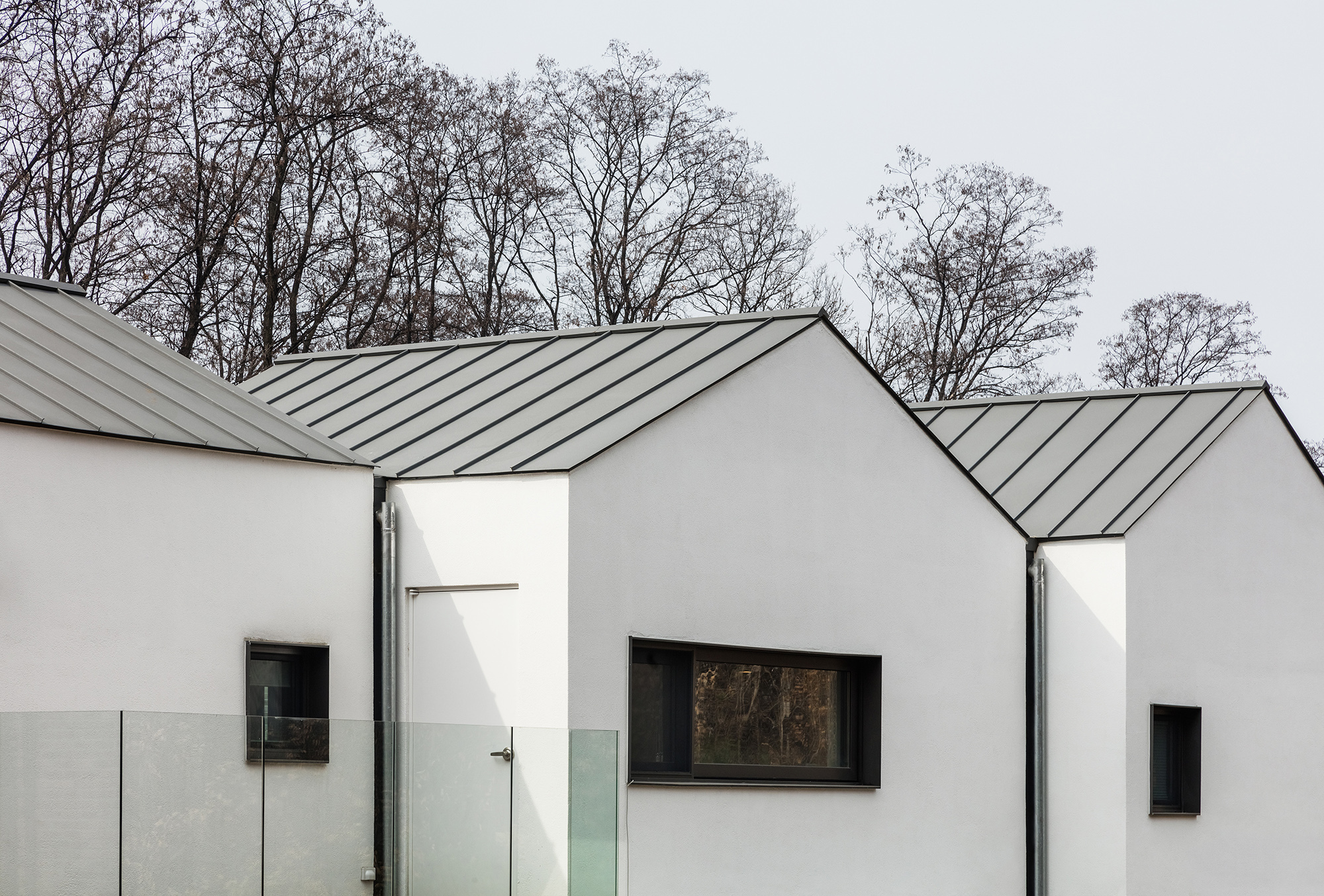 Gallery of Three-Roof House / PLAIN WORKS - 13