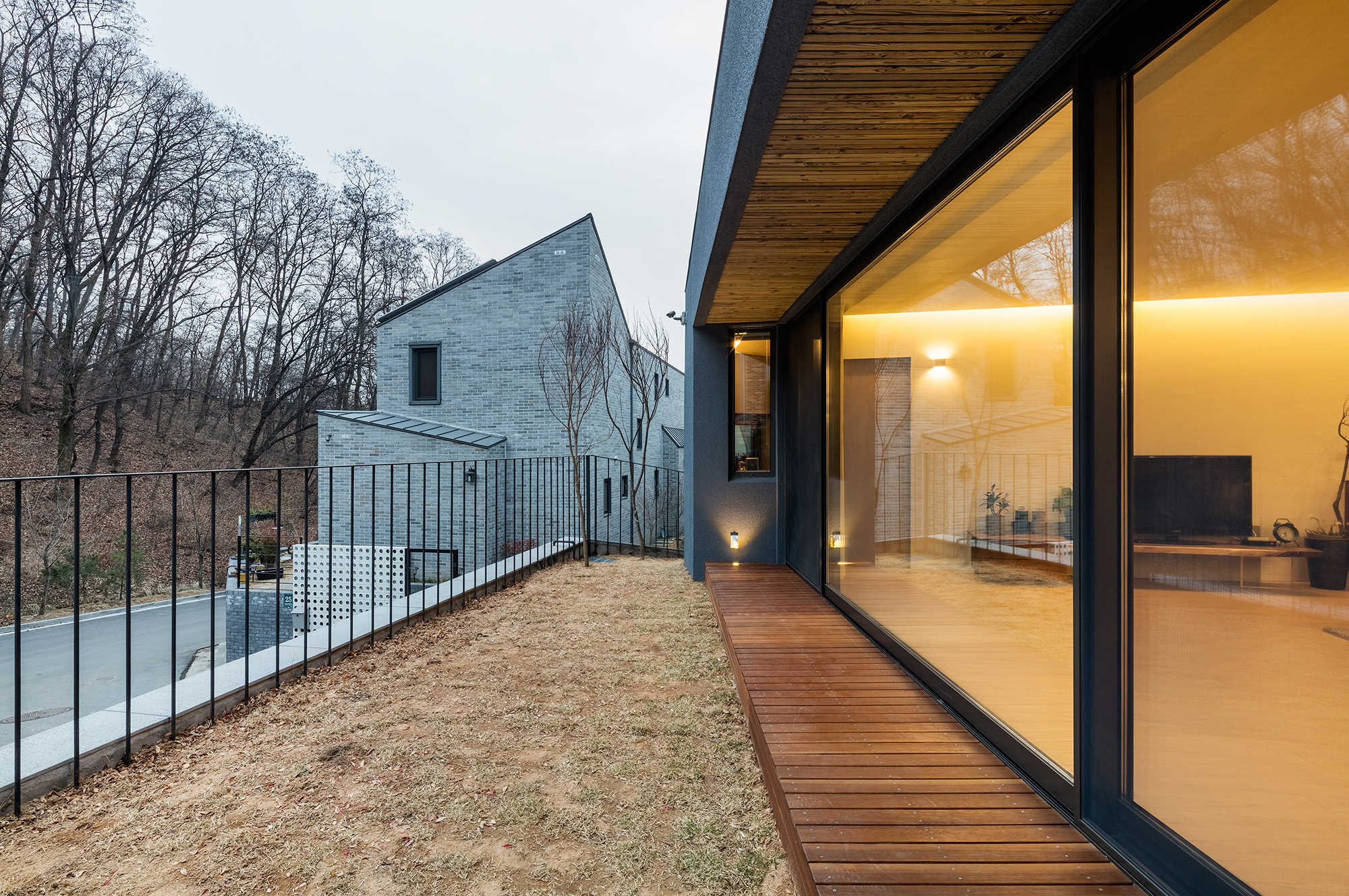 Gallery of Three-Roof House / PLAIN WORKS - 5