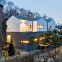 Three-Roof House / PLAIN WORKS | ArchDaily