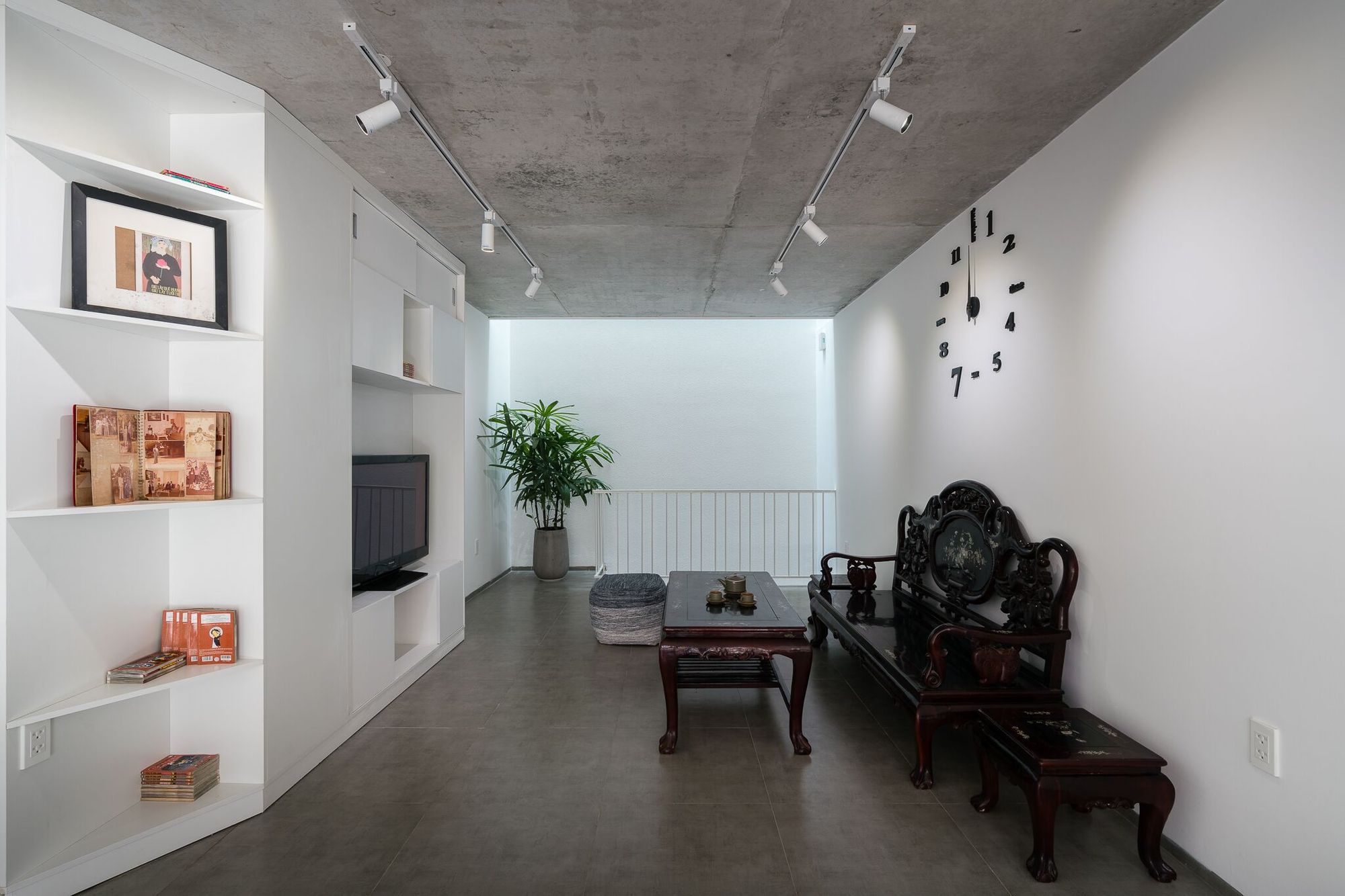 Gallery of THE’S House / G+ Architects - 14