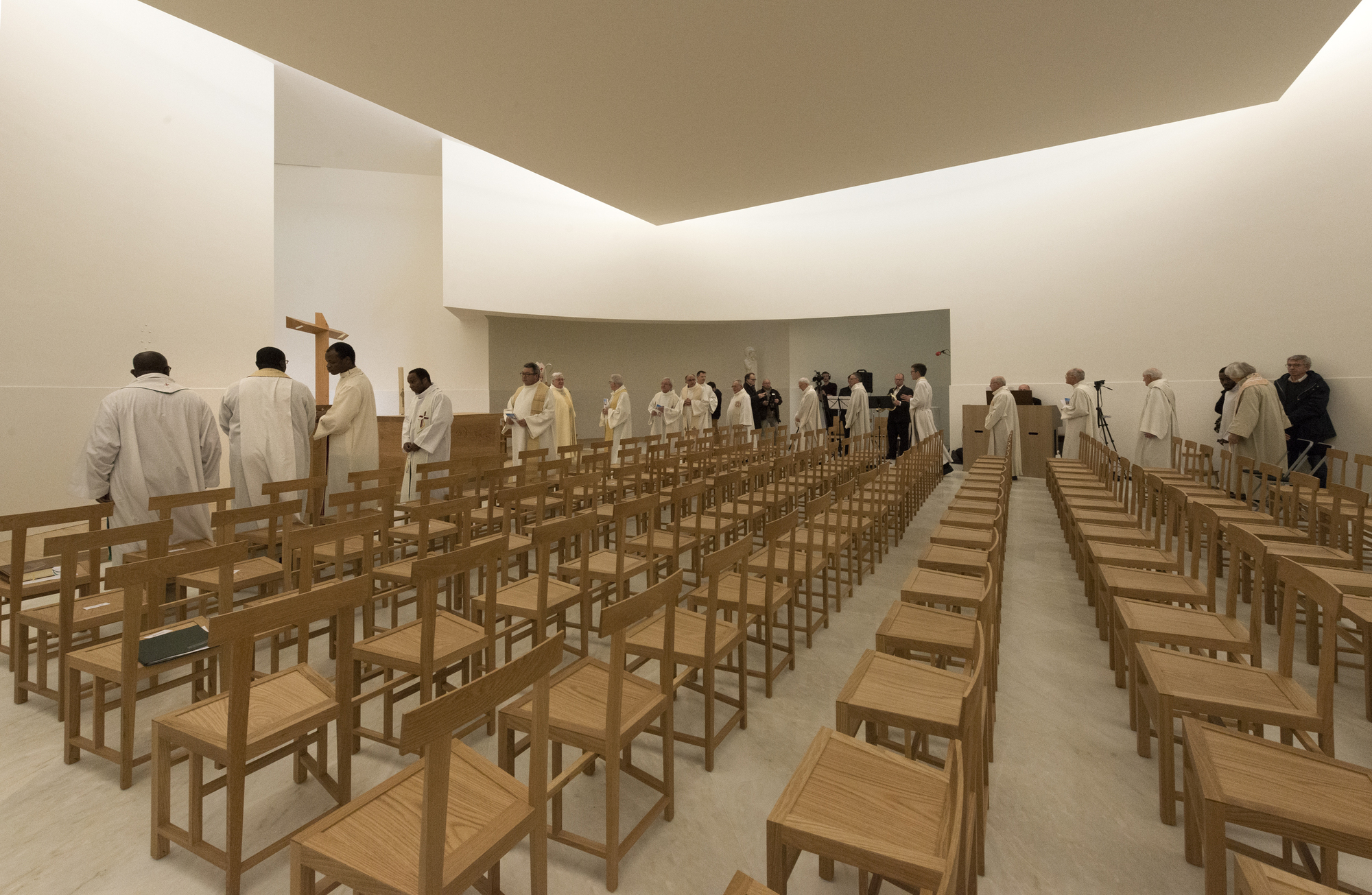 Galería de Iglesia Saint-Jacques de la Lande por Alvaro Siza a través ...