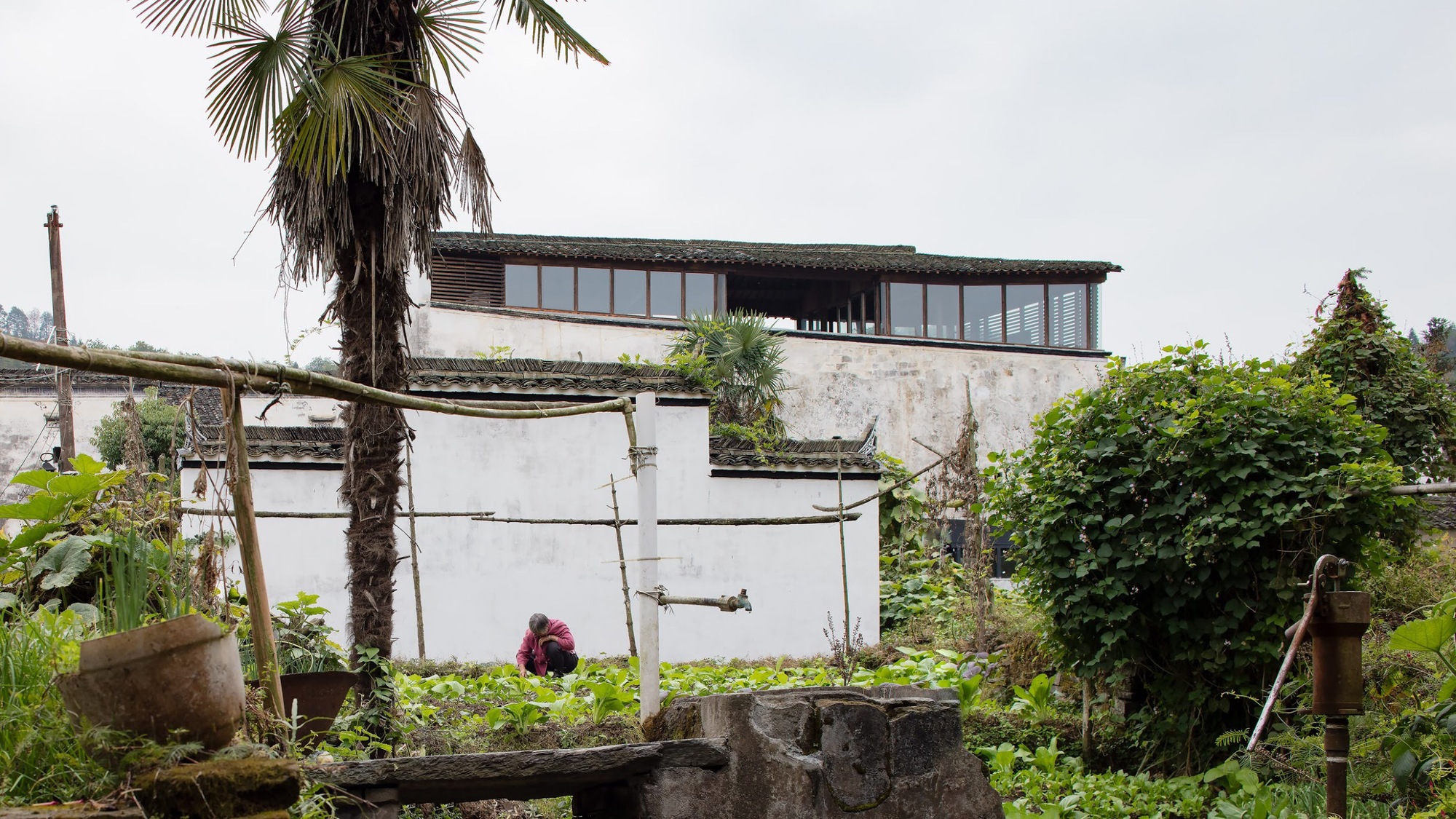 Gallery of Wuyuan Skywells Hotel / anySCALE - 29