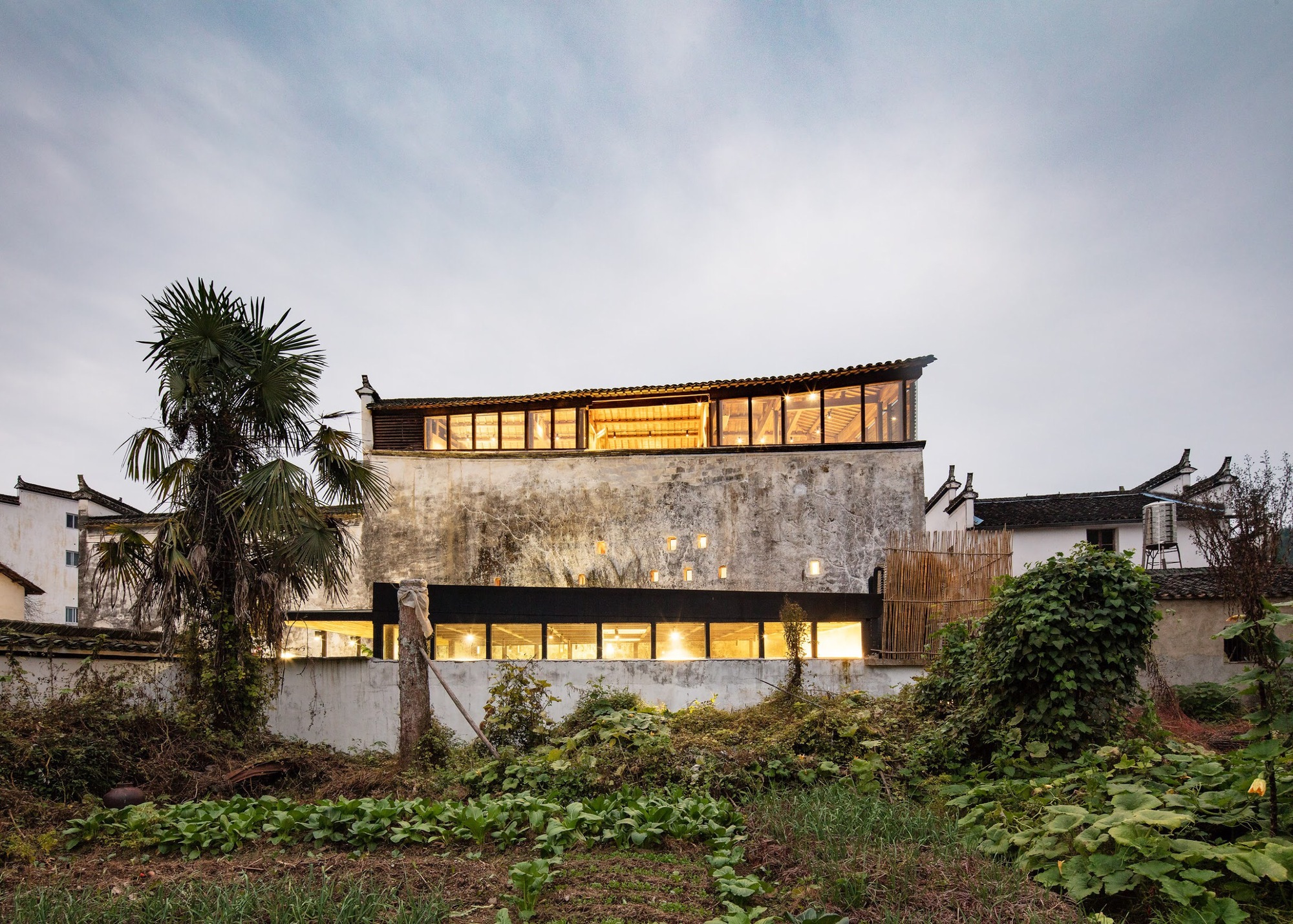 Gallery of Wuyuan Skywells Hotel / anySCALE - 27