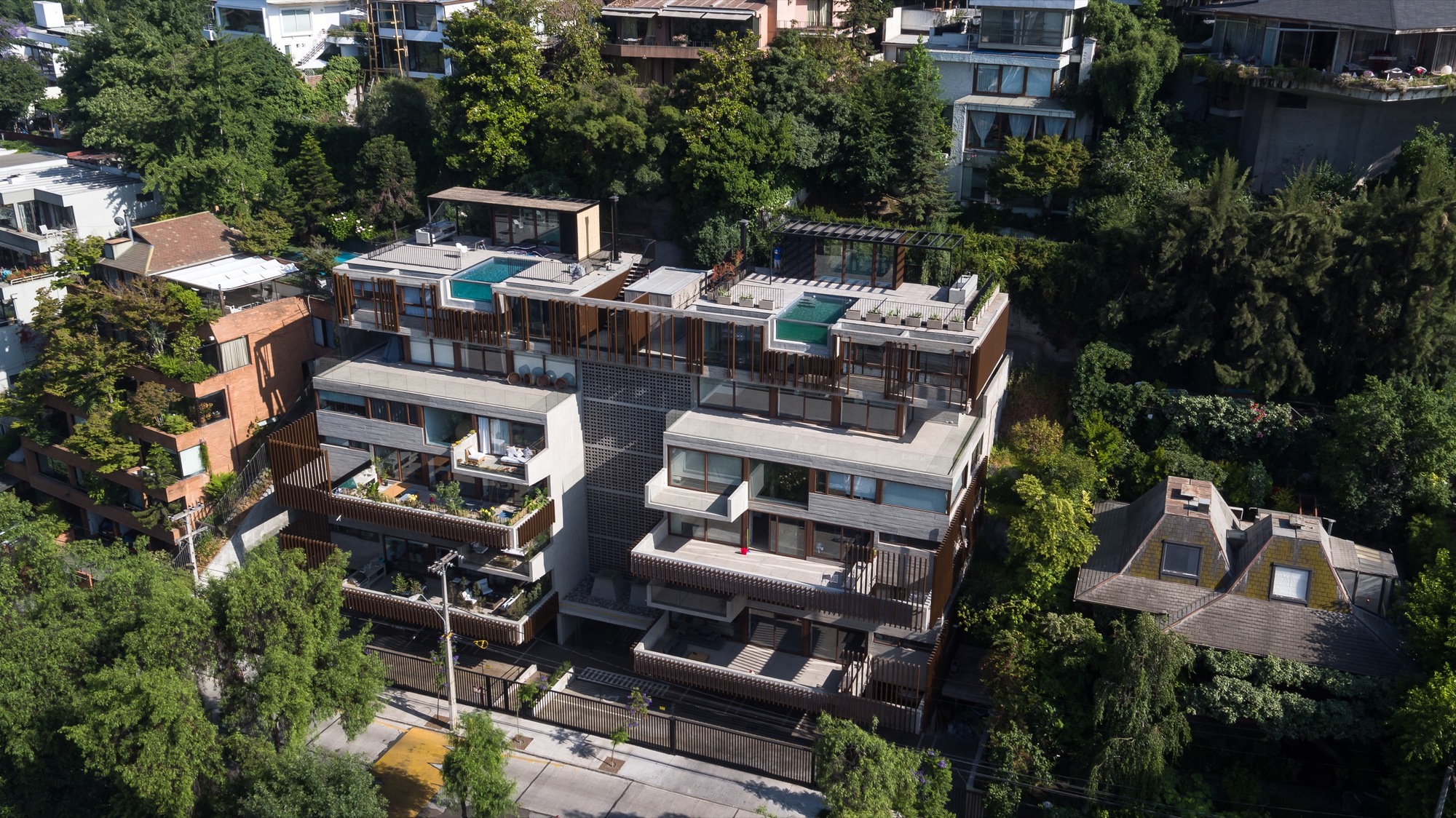 Gallery of Seis Building / SML ARQUITECTOS + MATHIAS KLOTZ - 4