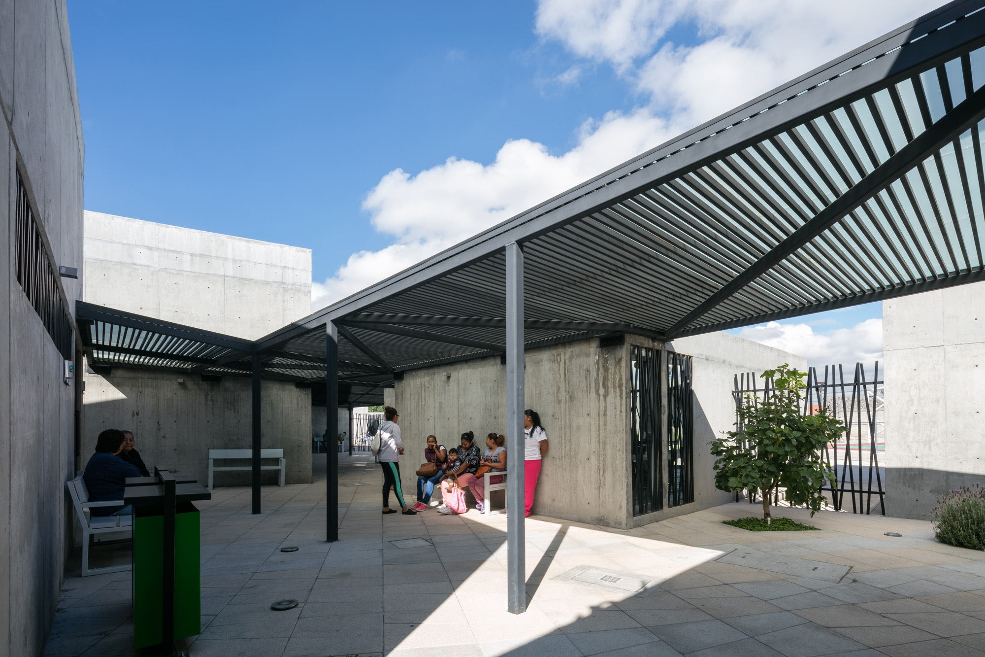 Gallery of Celaya Community Center / SPRB arquitectos - 11