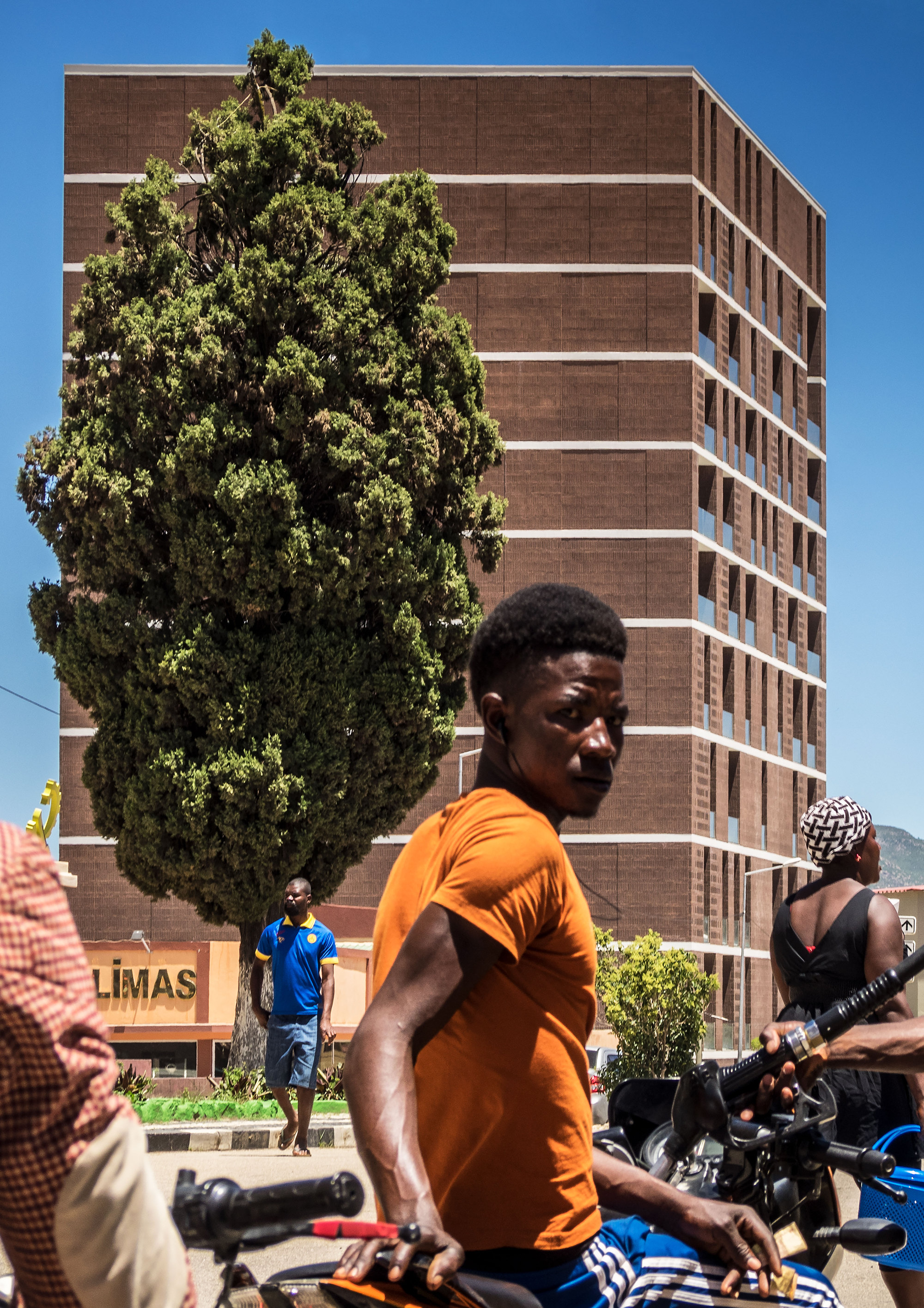 Gallery of Lubango Centre / PROMONTORIO - 15