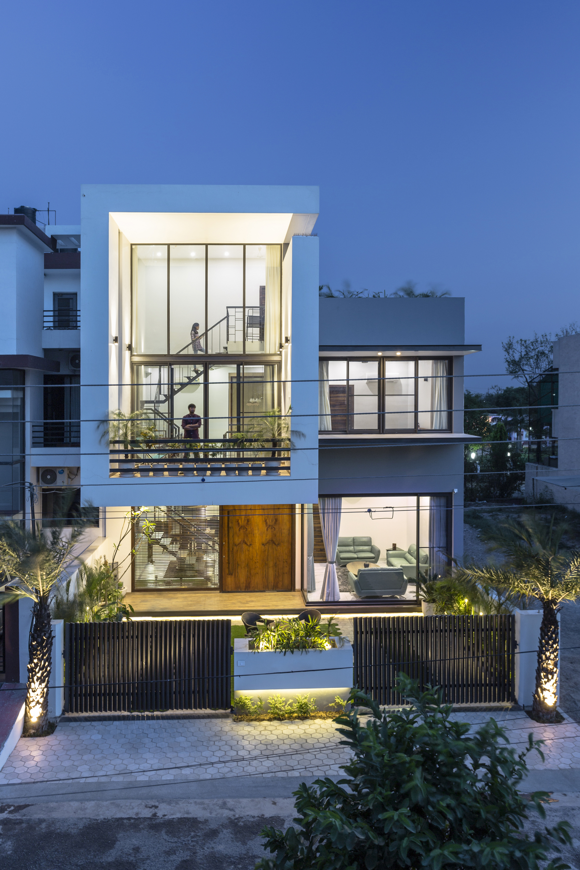 Gallery of Sky Box House / Garg Architects - 7