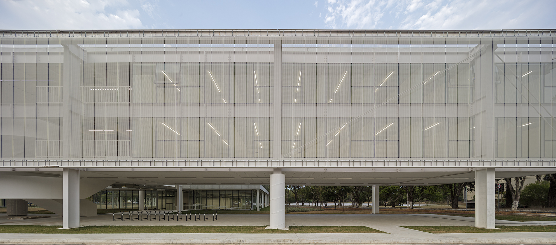 Gallery of Fundamental Sciences Division Building / METRO Arquitetos ...