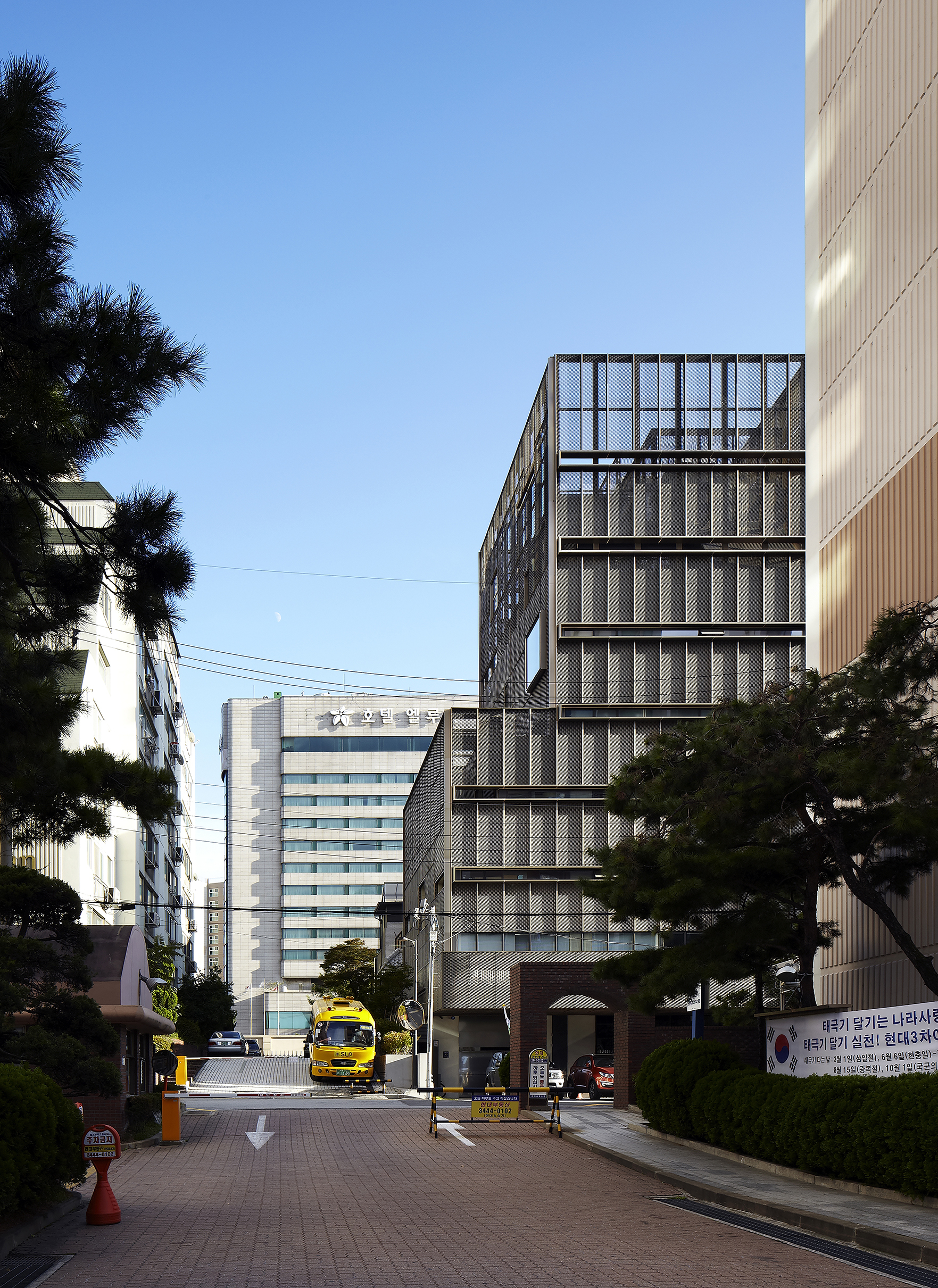 Gallery of 925 Building / JHW IROJE architects&planners - 5