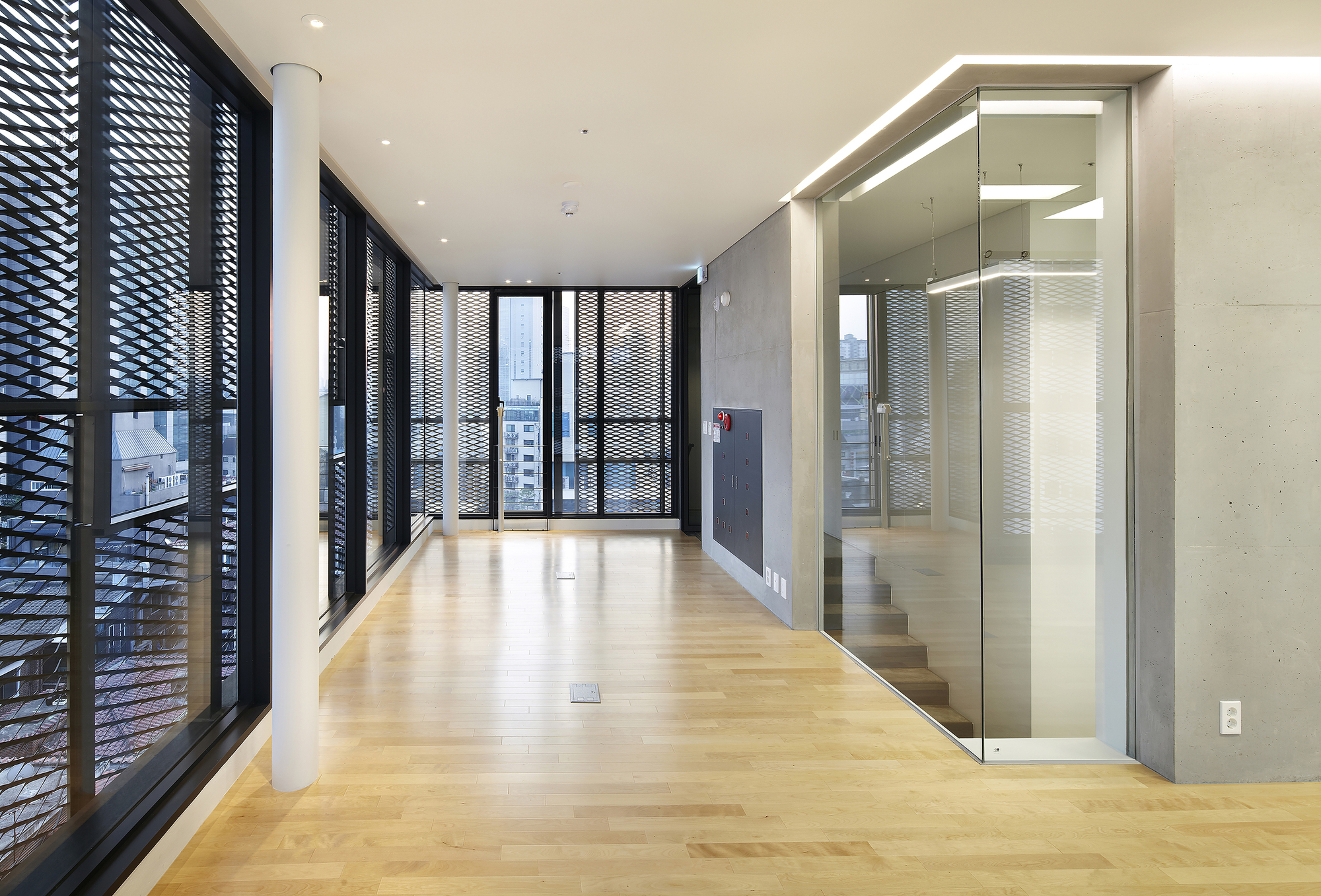 Gallery of 925 Building / JHW IROJE architects&planners - 28