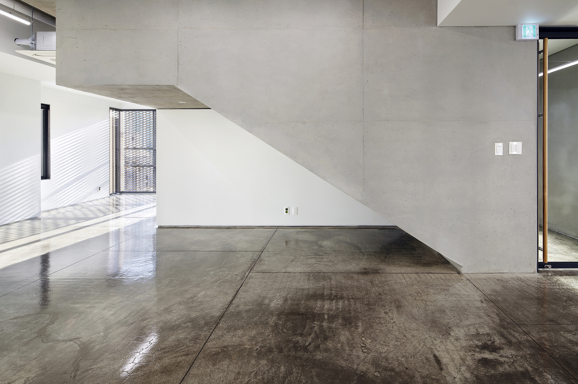 Gallery of 925 Building / JHW IROJE architects&planners - 27