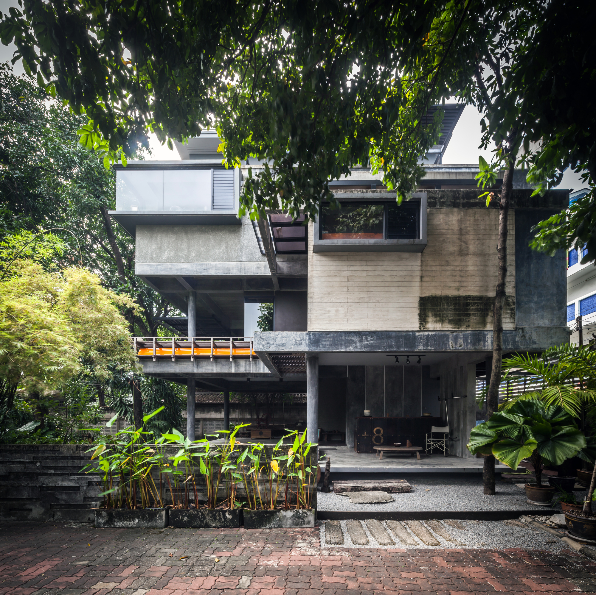 Mango Tree House / Volume Matrix Studio | ArchDaily
