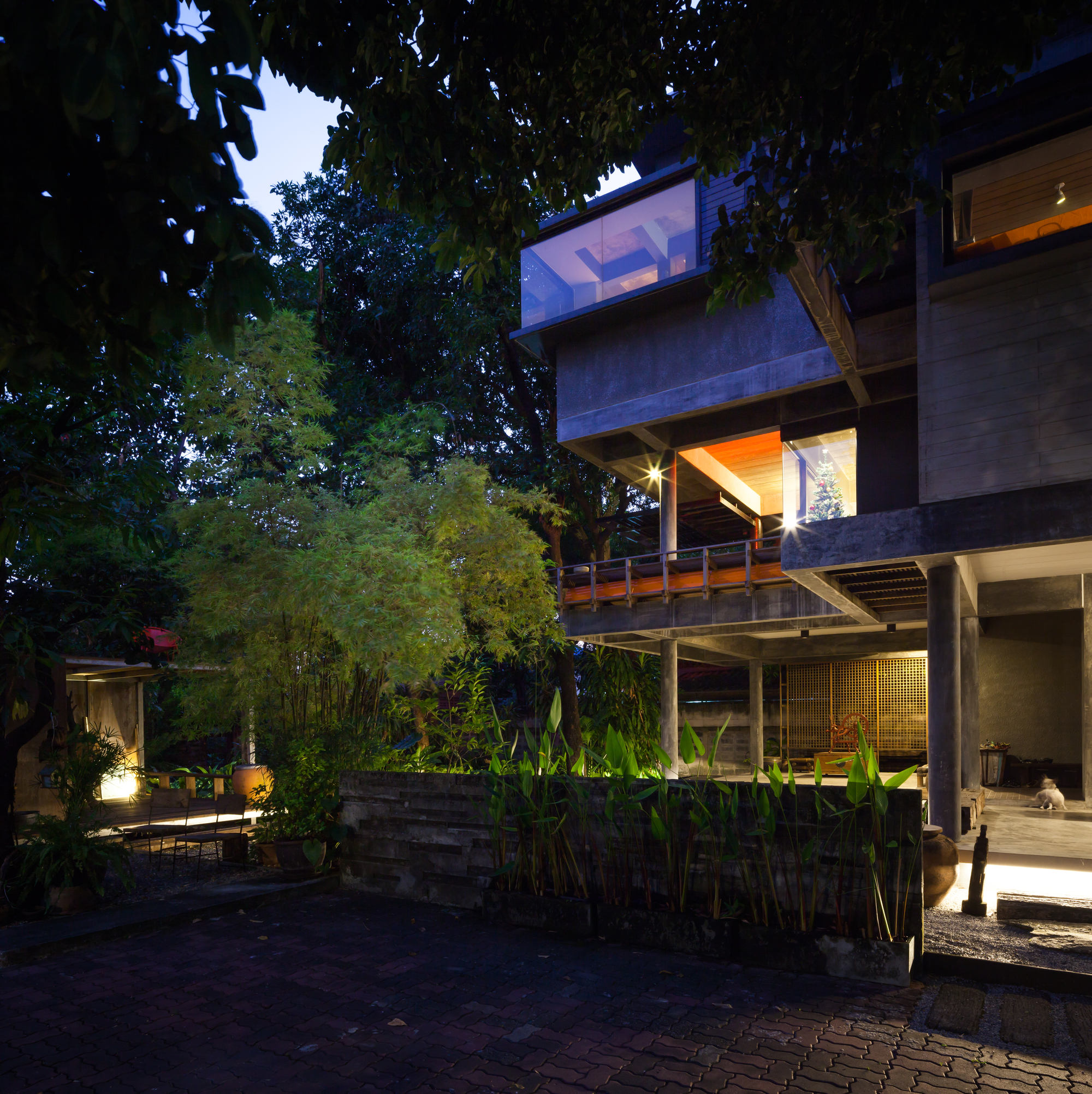 Gallery of Mango Tree House / Volume Matrix Studio - 10