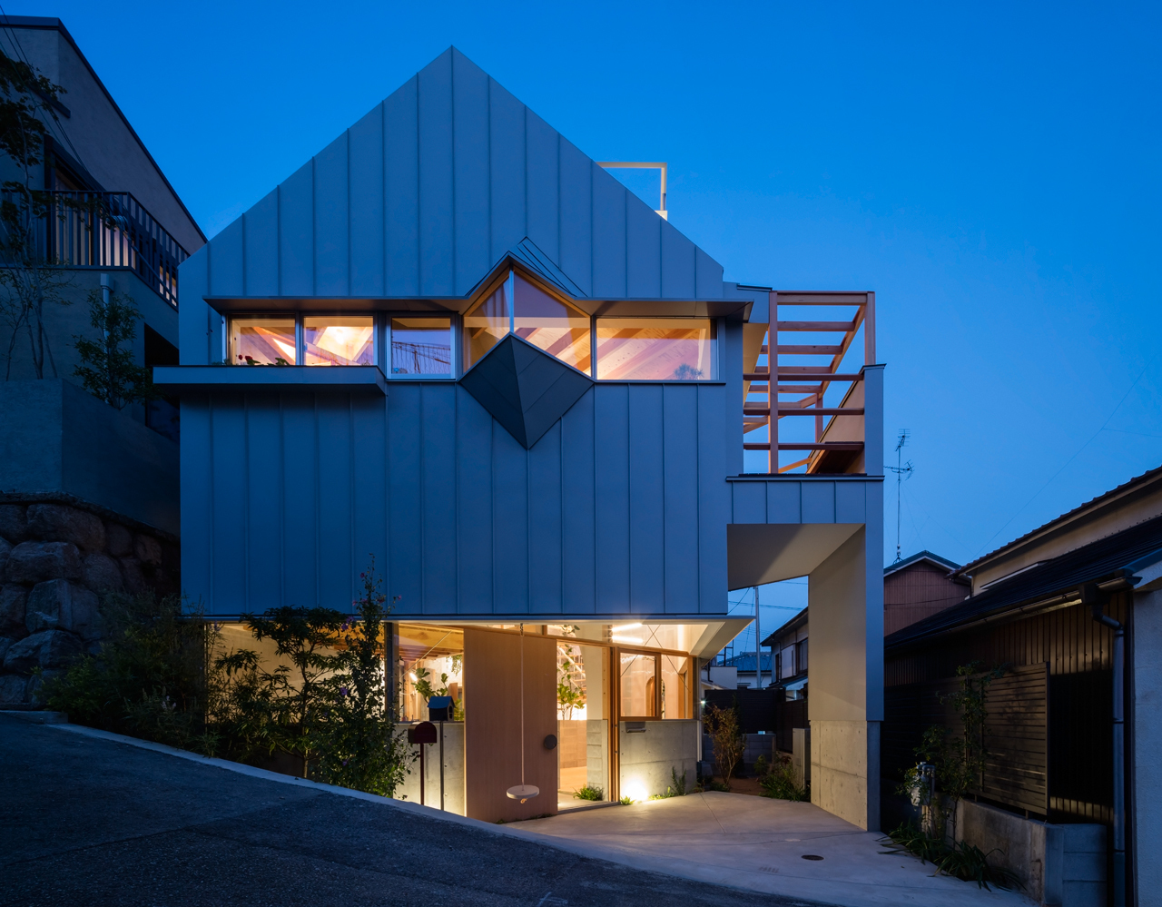 Gallery of Hat House / FUMIASO ARCHITECT & ASSOCIATES - 4