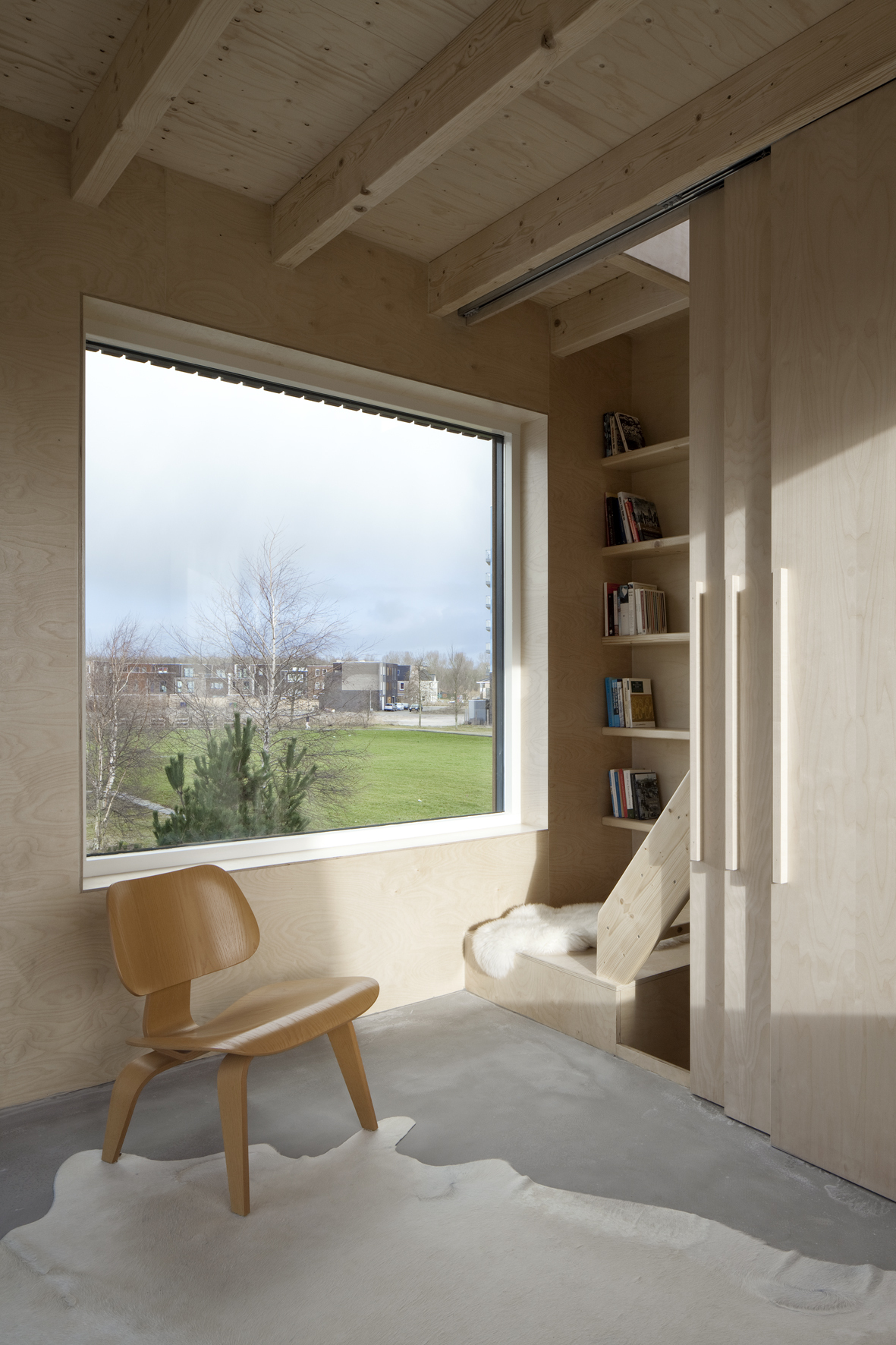 Gallery of Micro House Slim Fit / ANA ROCHA architecture - 4