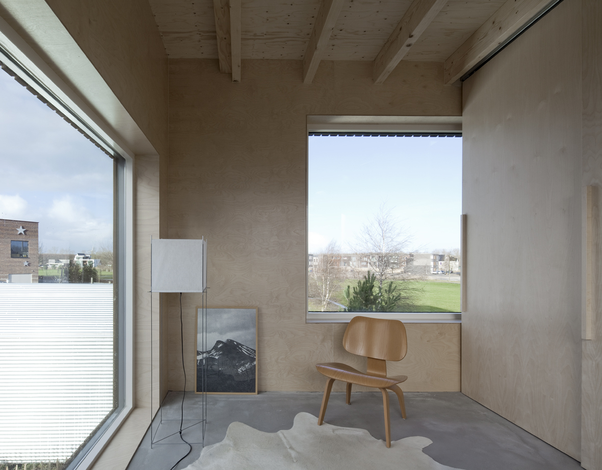 Gallery of Micro House Slim Fit / ANA ROCHA architecture - 27