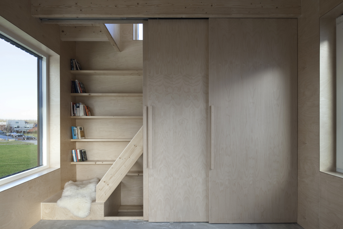 Gallery of Micro House Slim Fit / ANA ROCHA architecture - 28