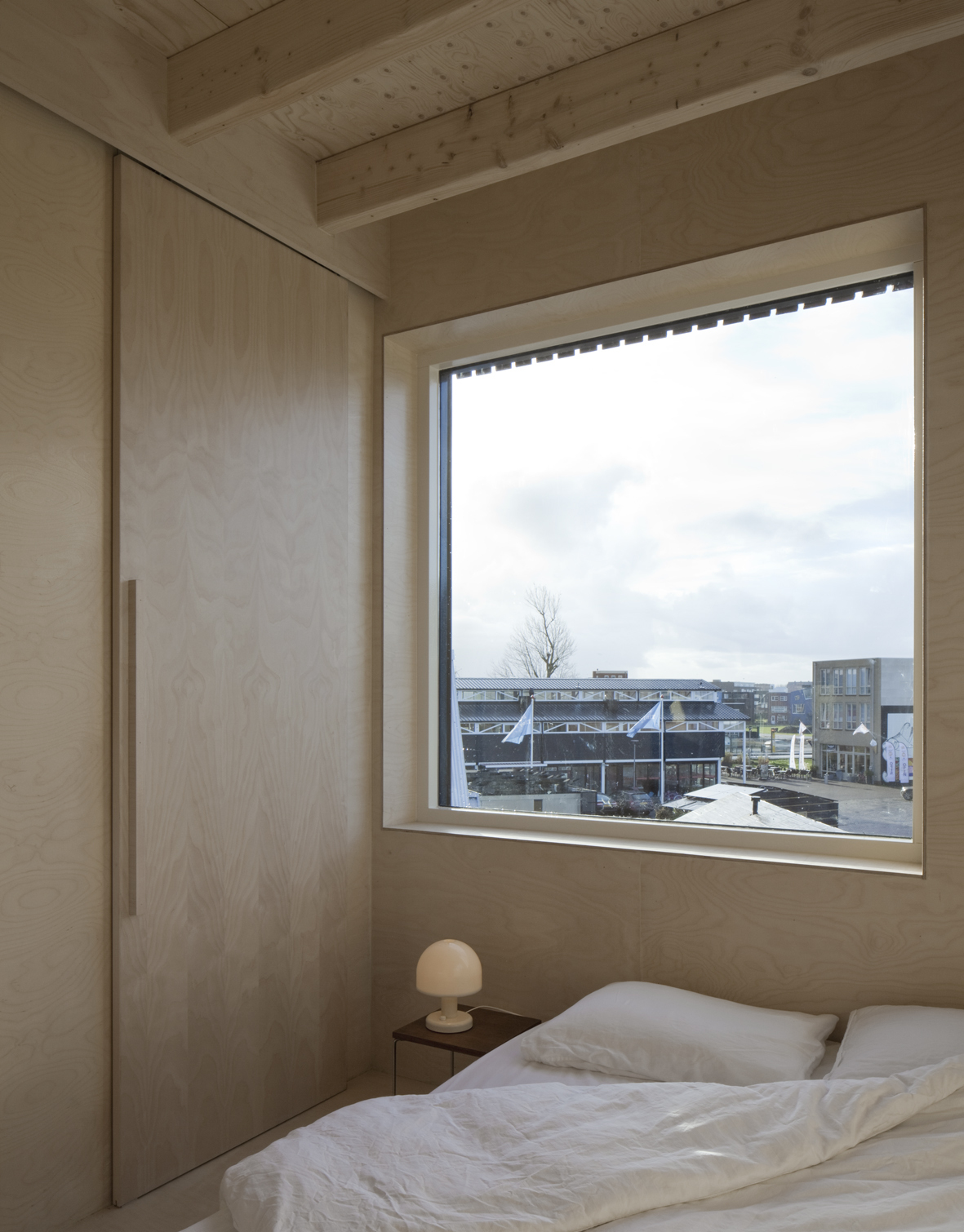 Gallery of Micro House Slim Fit / ANA ROCHA architecture - 20