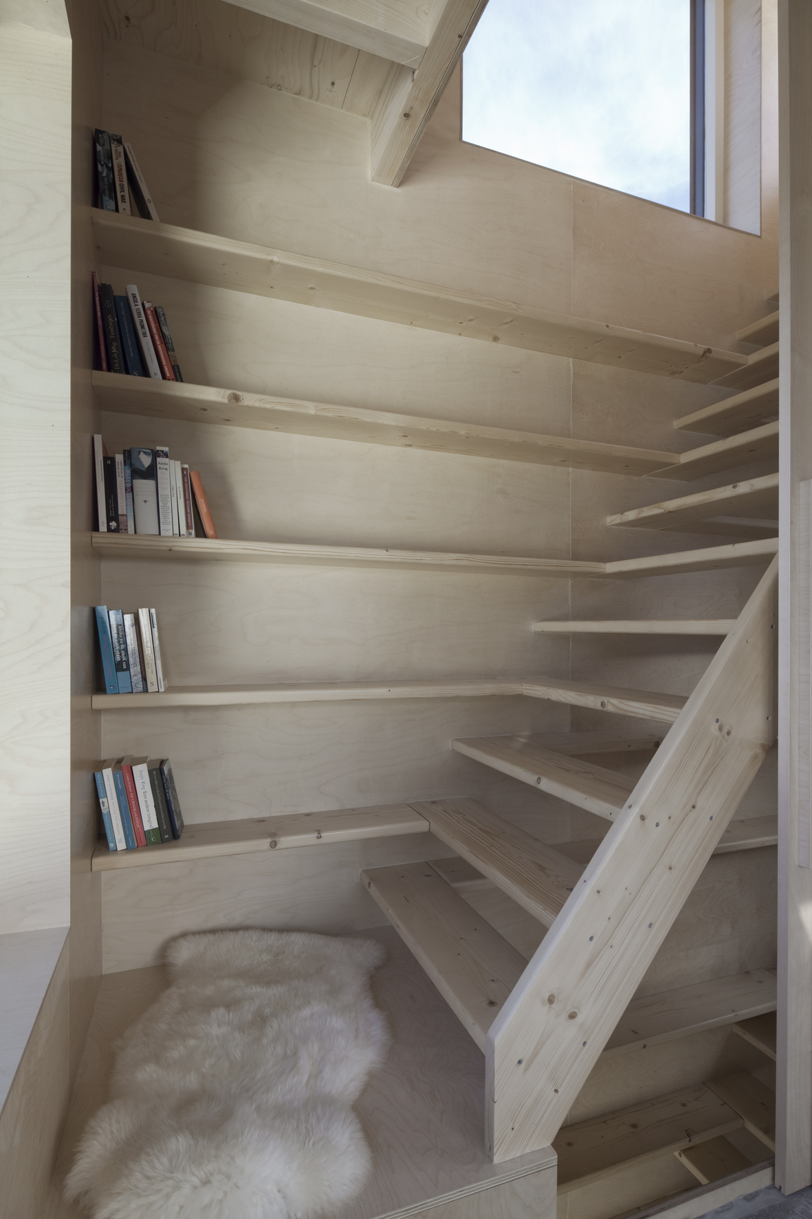 Gallery of Micro House Slim Fit / ANA ROCHA architecture - 7