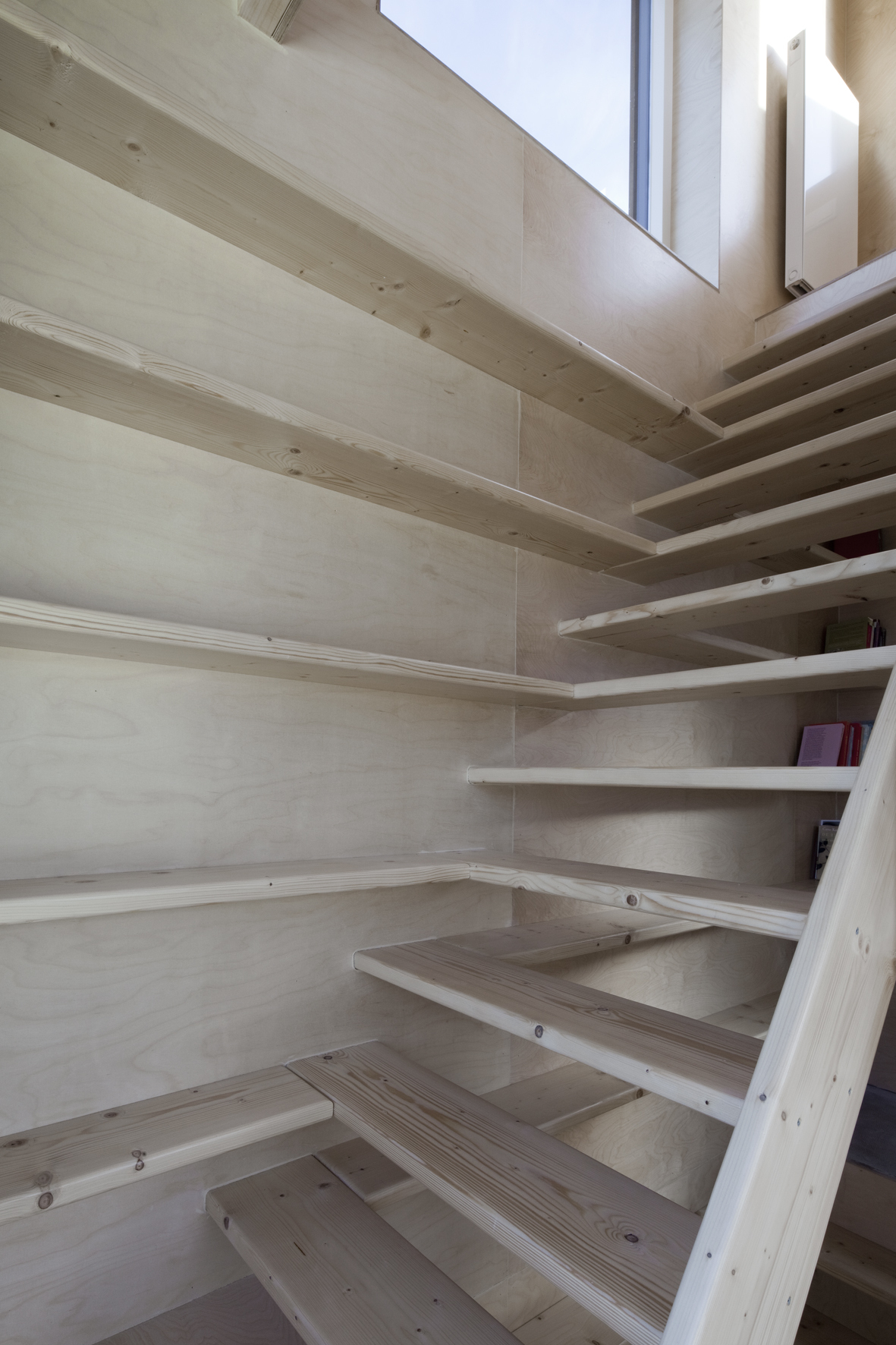 Gallery of Micro House Slim Fit / ANA ROCHA architecture - 16