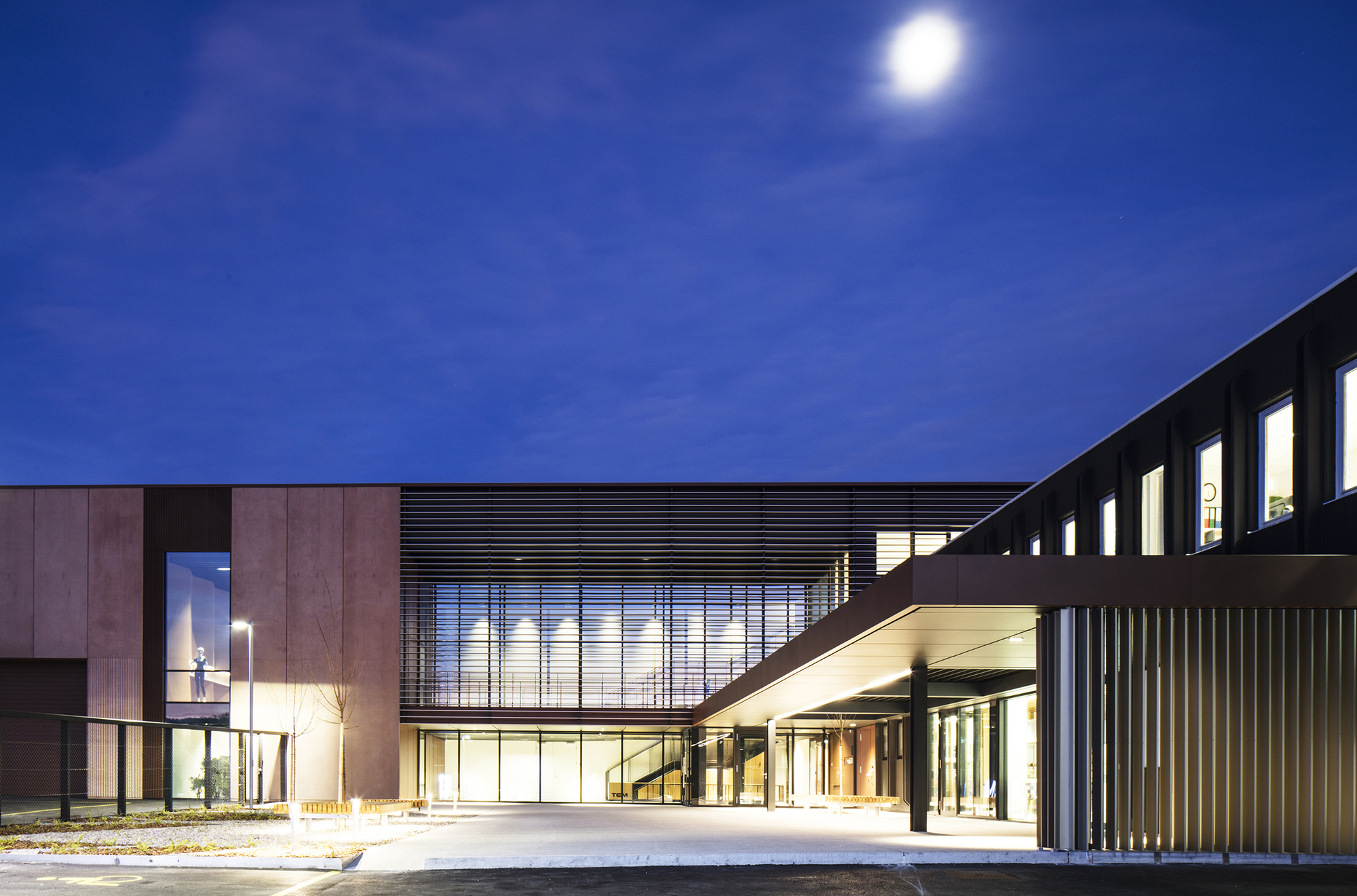 Galería de Nuevo Showroom e Instalaciones de Almacenamiento / Jereb in ...