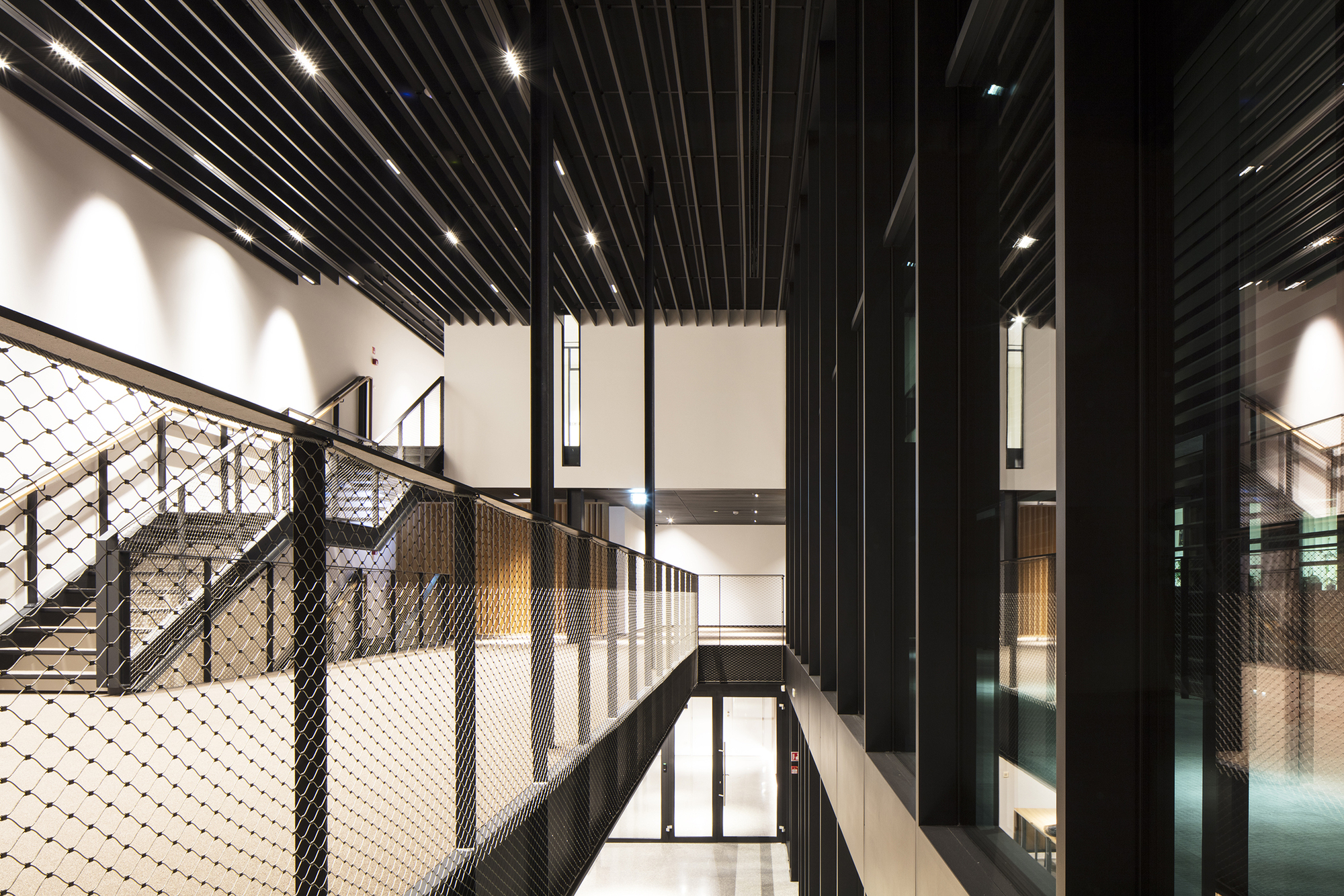 Galeria de Novo showroom e depósito / Jereb in Budja arhitekti - 13