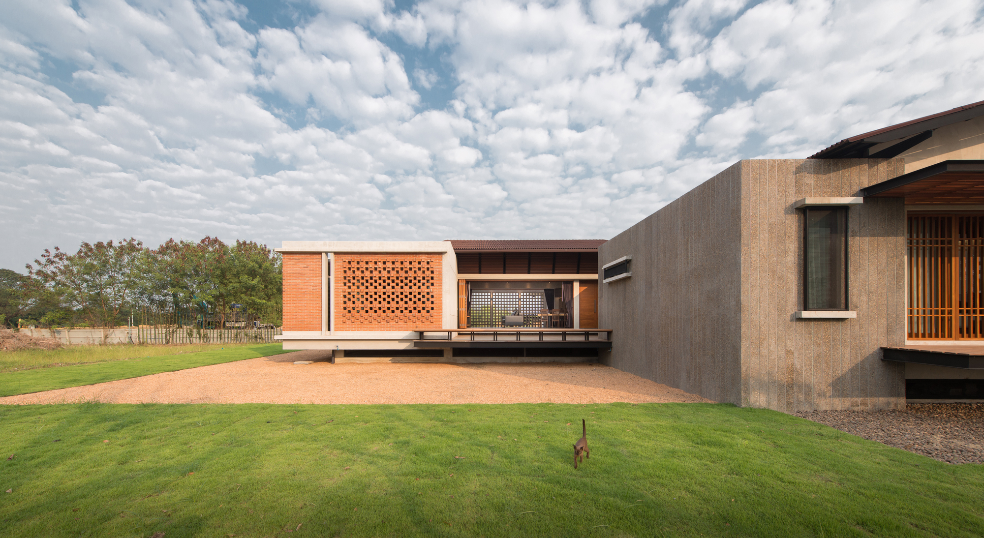 Gallery of Lean House / Teerachai Leesuraplanon - 11