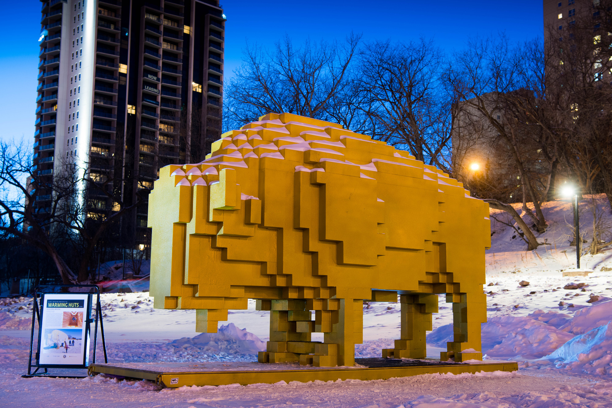 Galería de Mexicanos diseñan escultura que habita las calles de Canadá ...