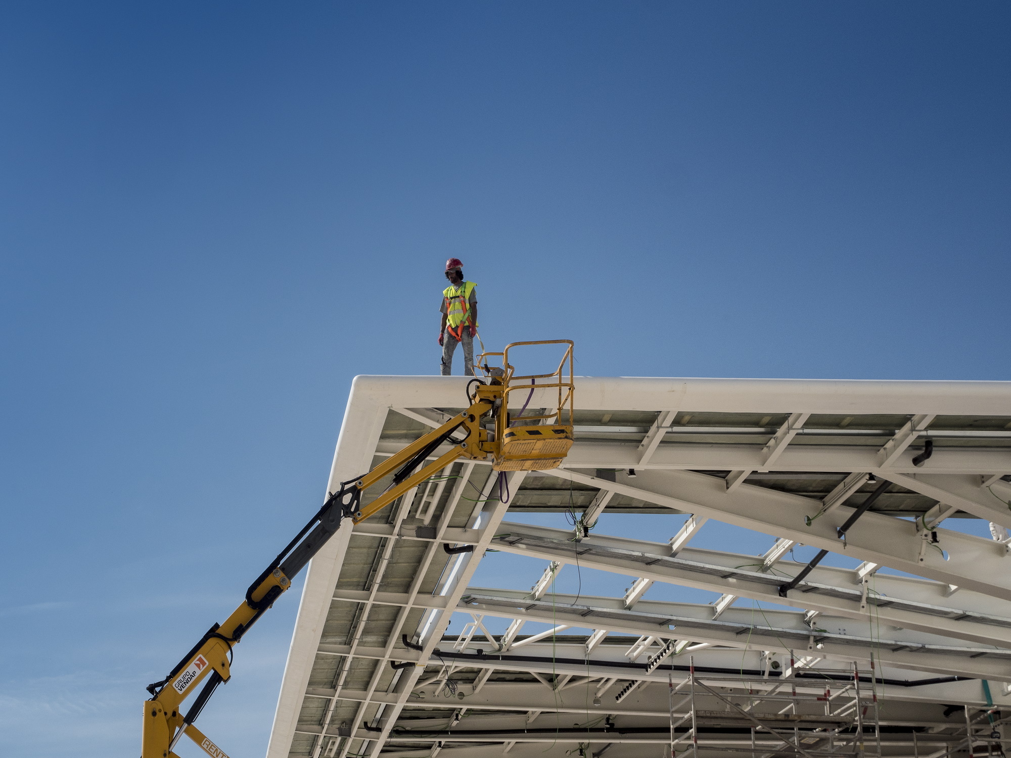 Gallery of Outdoor Altar in the Prayer Area / Paula Santos Arquitectura ...