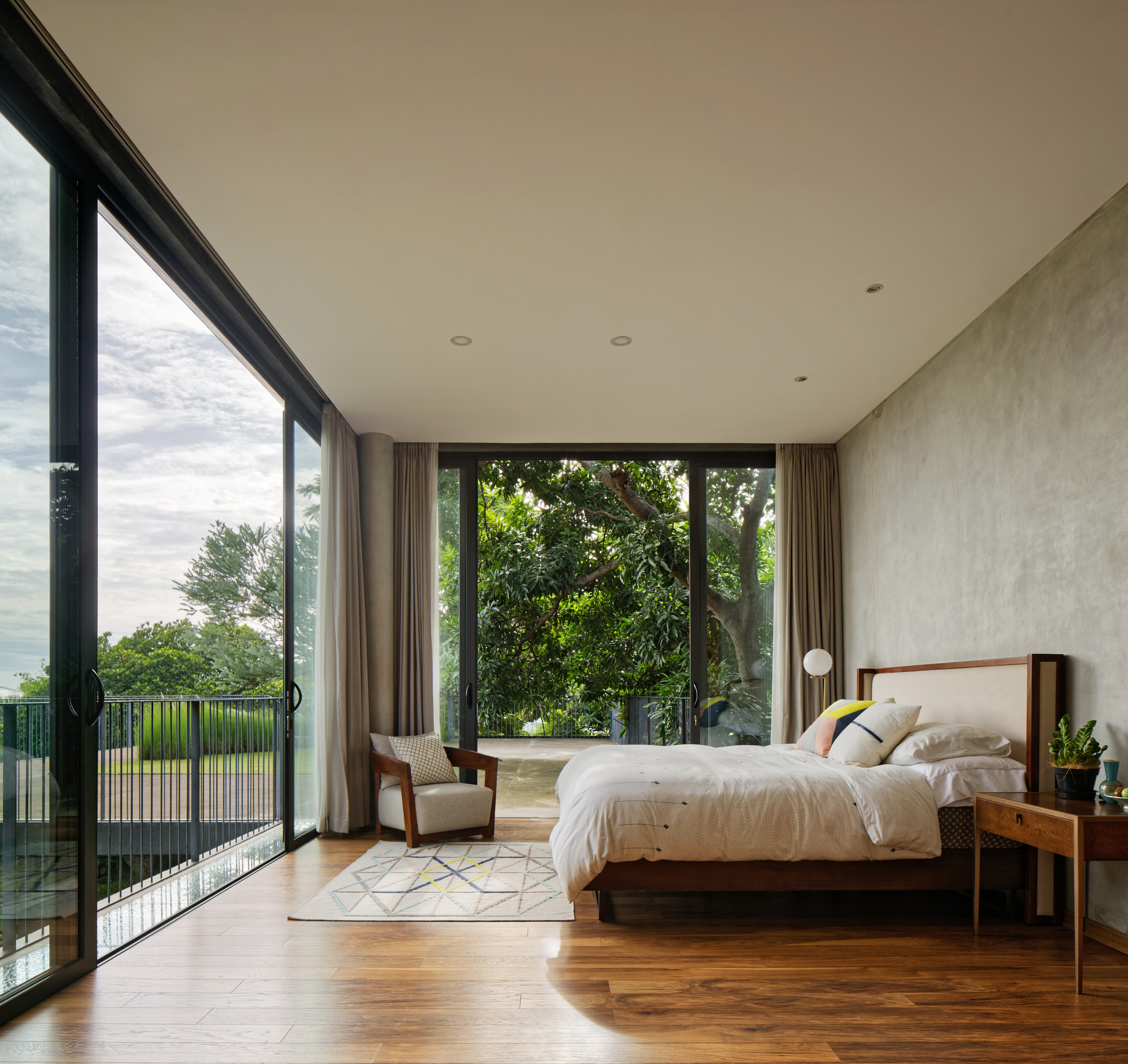 Gallery of Inside Outside House / Tamara Wibowo Architects - 12