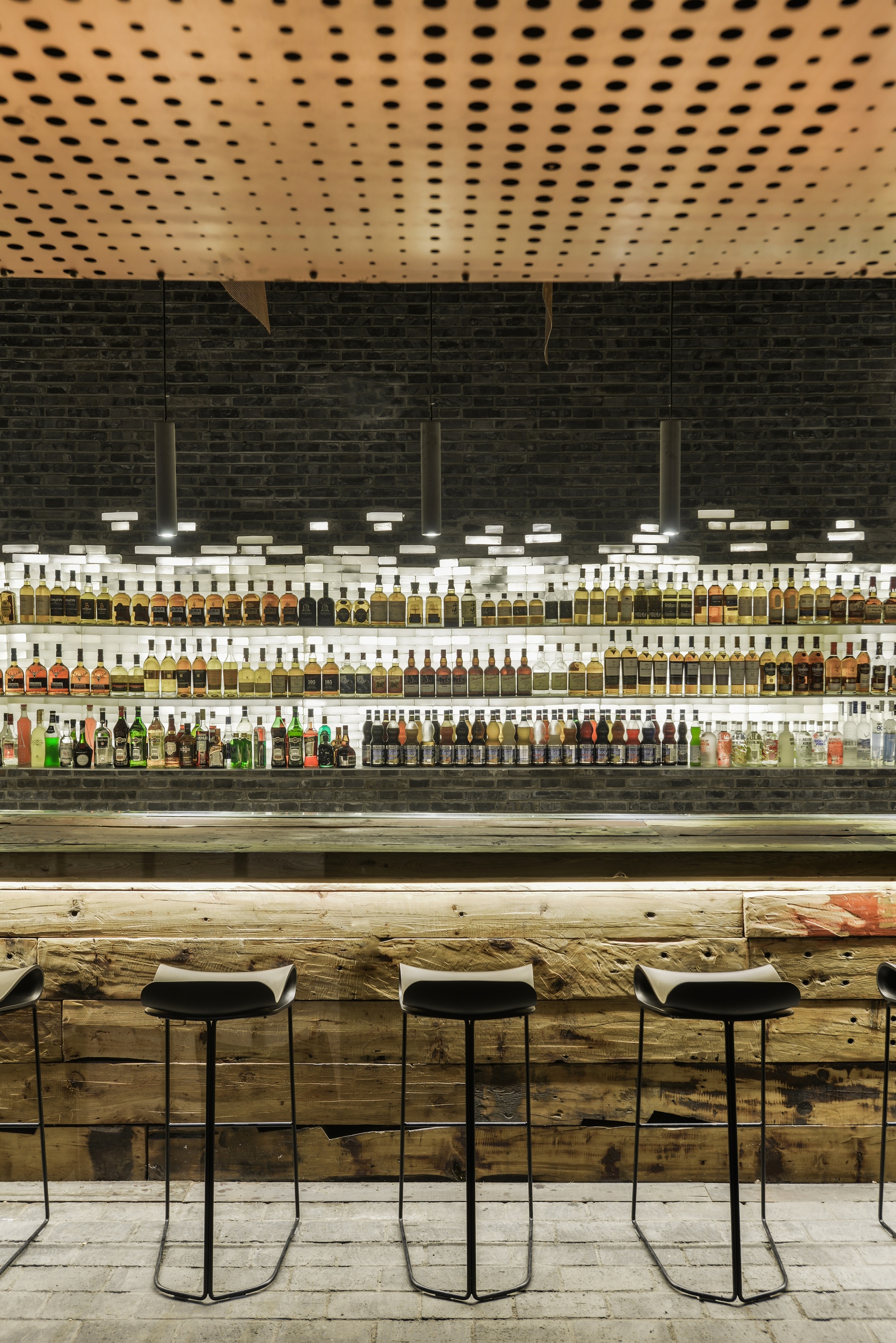 Gallery of Chongqing Awe-inspiring Bar / B.L.U.E. Architecture Design ...